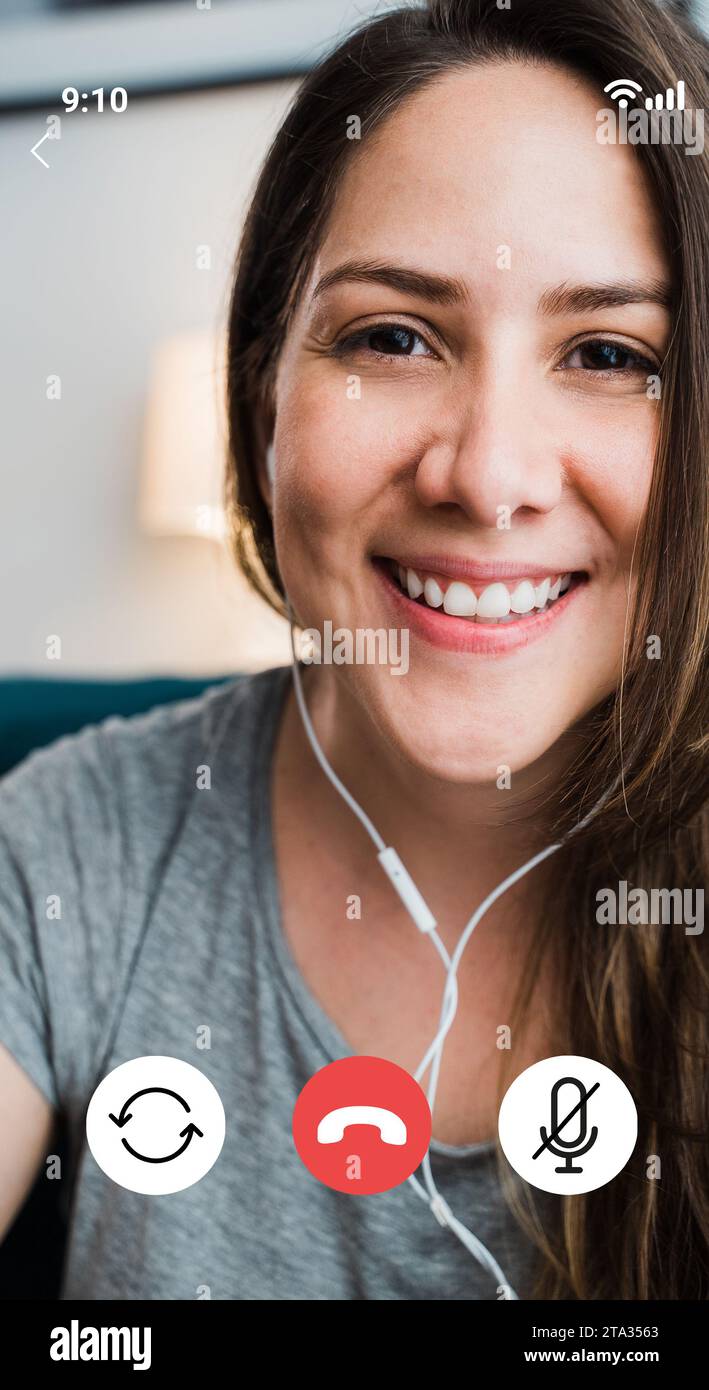 Video conference screen hi-res stock photography and images - Alamy