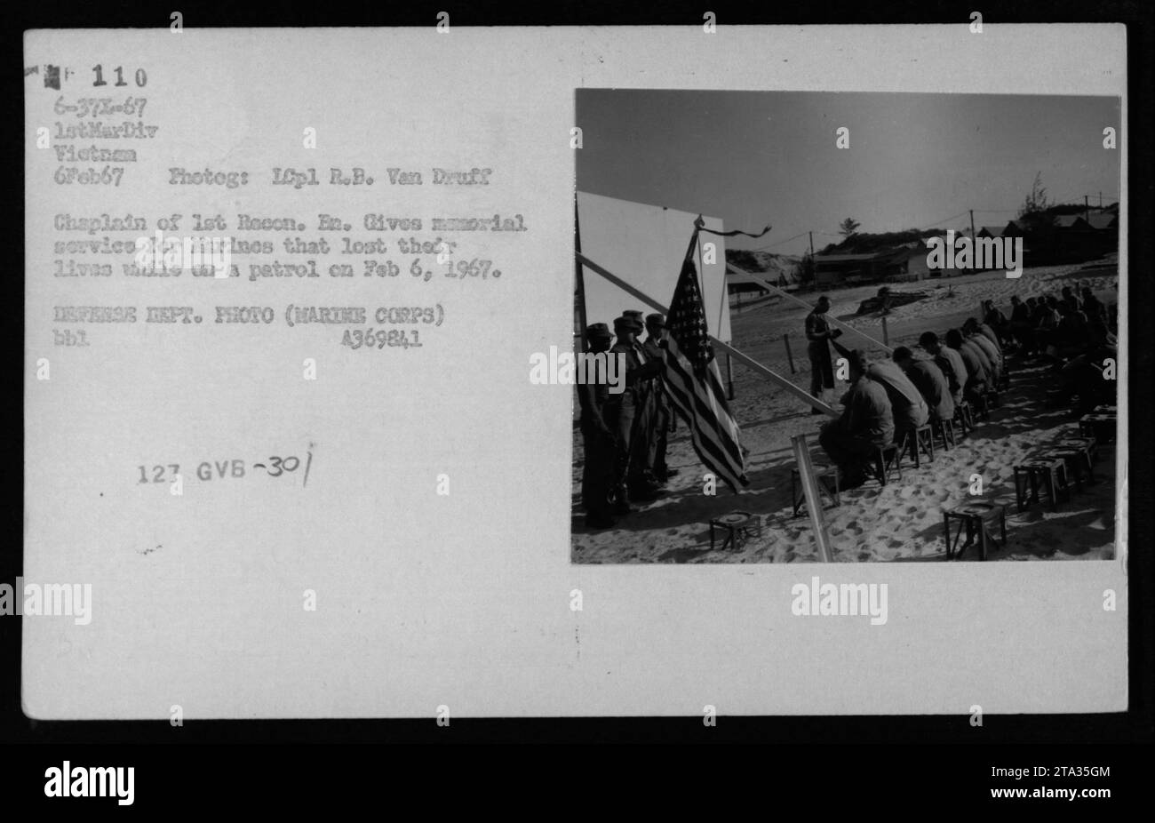 Chaplain of 1st Recon. En. conducts a memorial service for Marines who ...