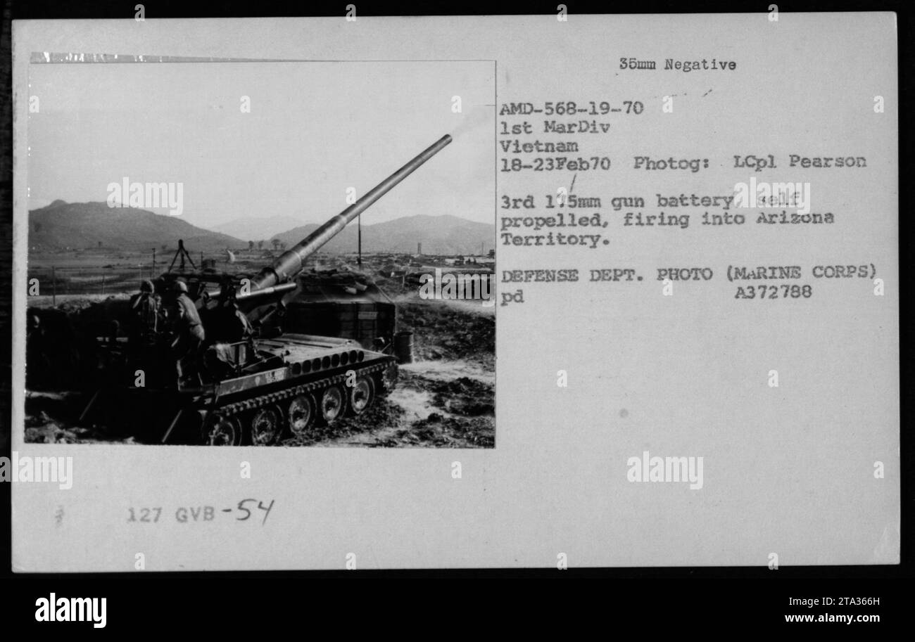 Firing 175mm guns hi-res stock photography and images - Alamy