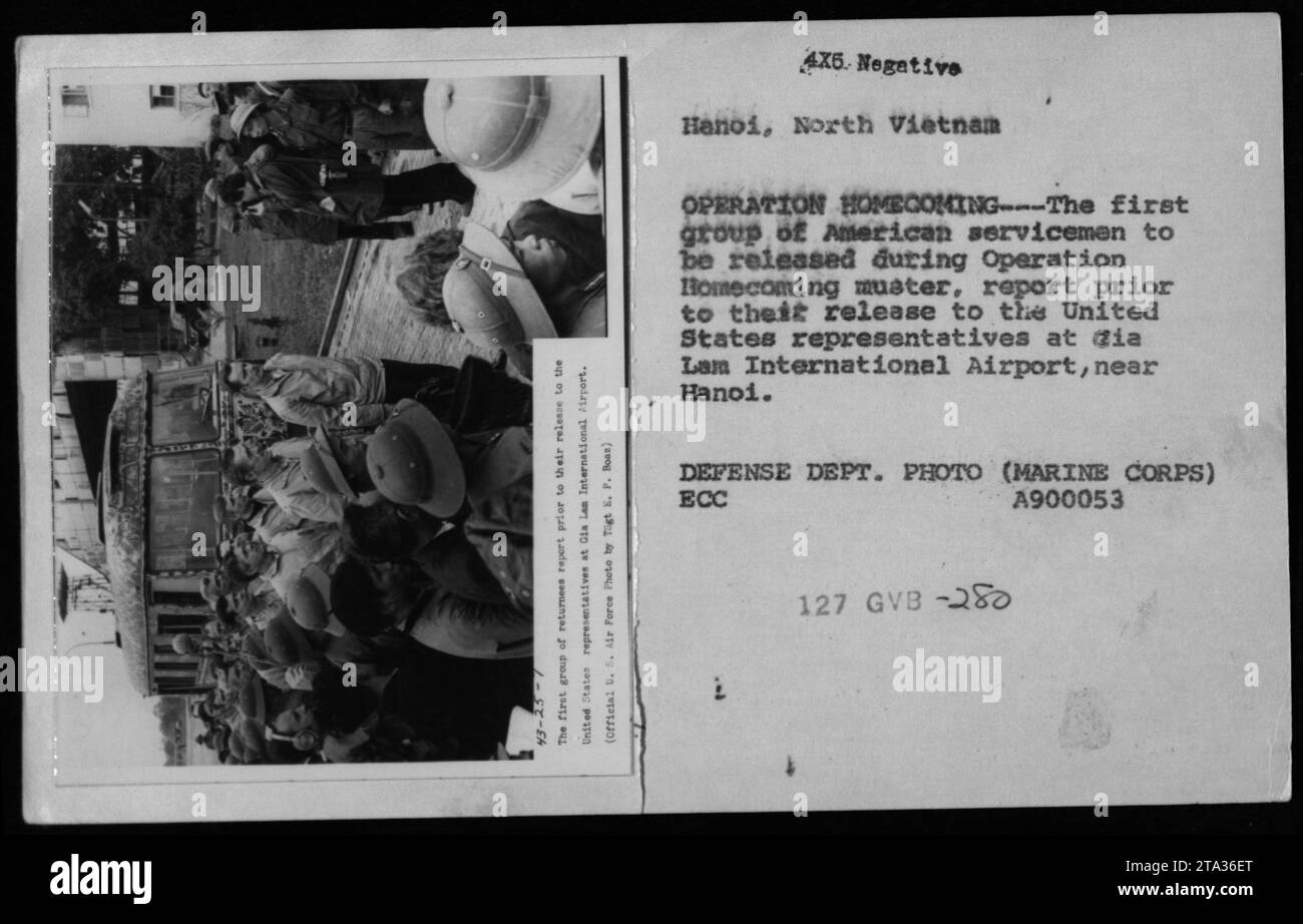 American servicemen, first group released during Operation Homecoming ...