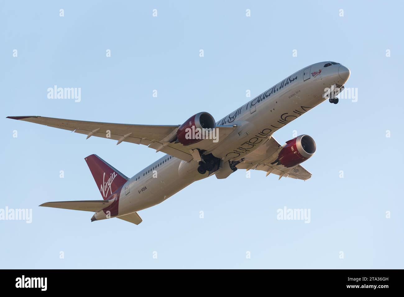 Virgin Atlantic Boeing 787-9 Dreamliner taking off from Heathrow ...