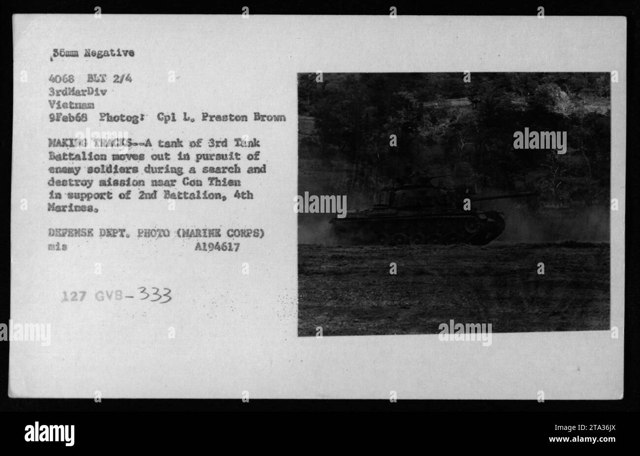 Tracking soldiers Black and White Stock Photos & Images - Alamy