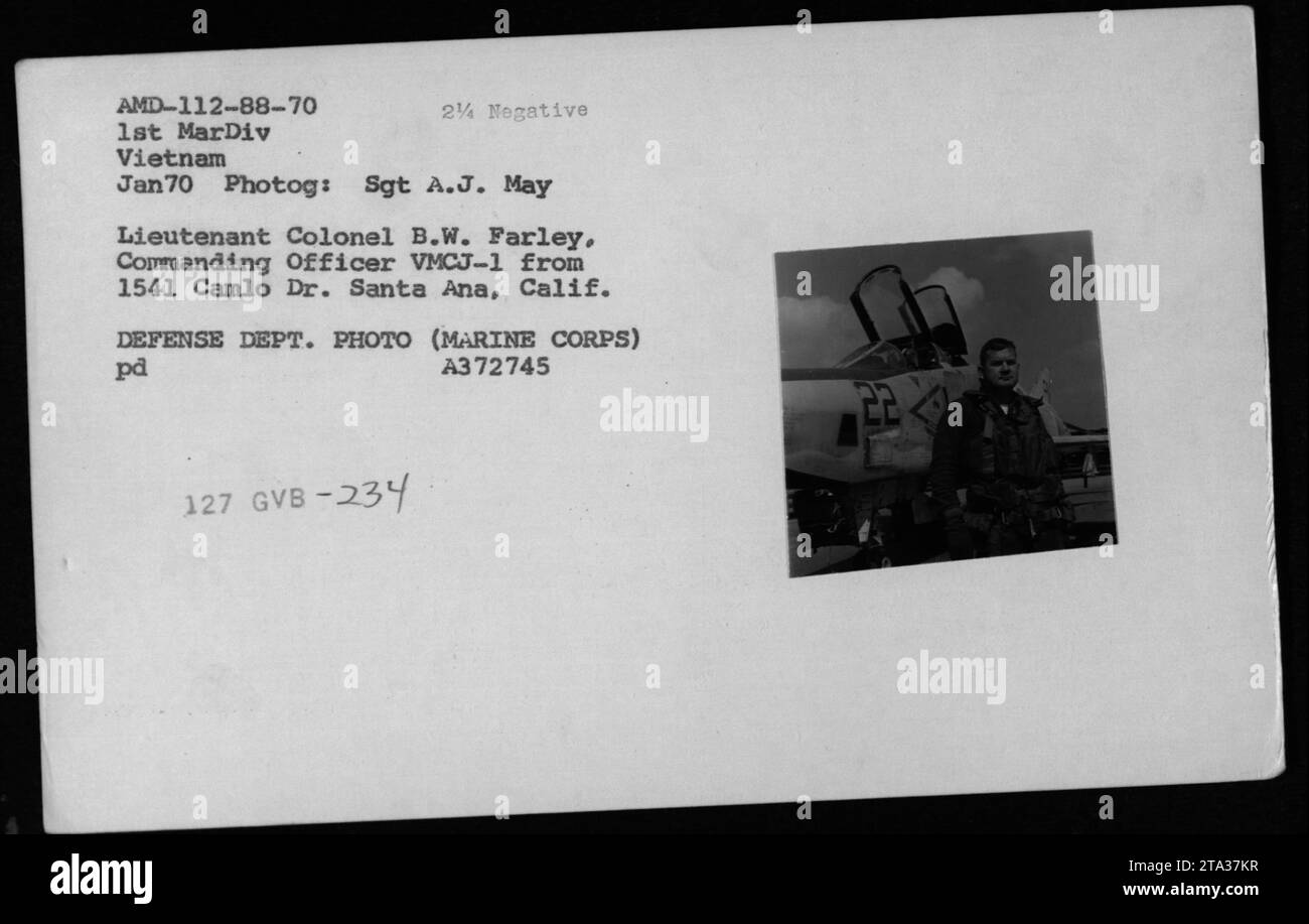 Lieutenant Colonel B.W Farley, Commanding Officer of VMCJ-1, visits his ...