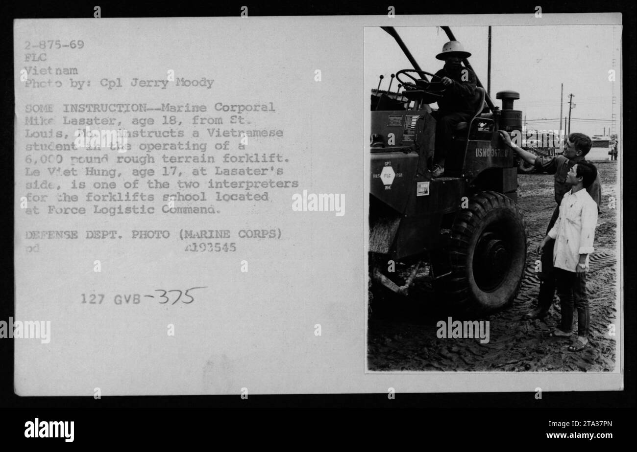 Marine Corporal Mike Lasater, from Et. Louis, Mo., instructs Vietnamese ...