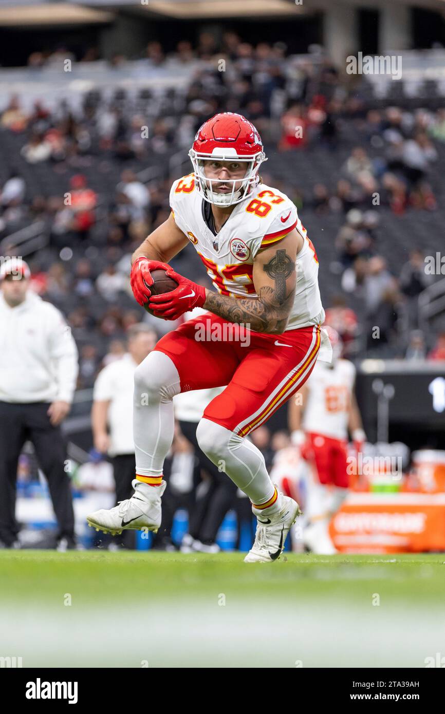 Kansas City Chiefs tight end Noah Gray (83) warms up before playing ...