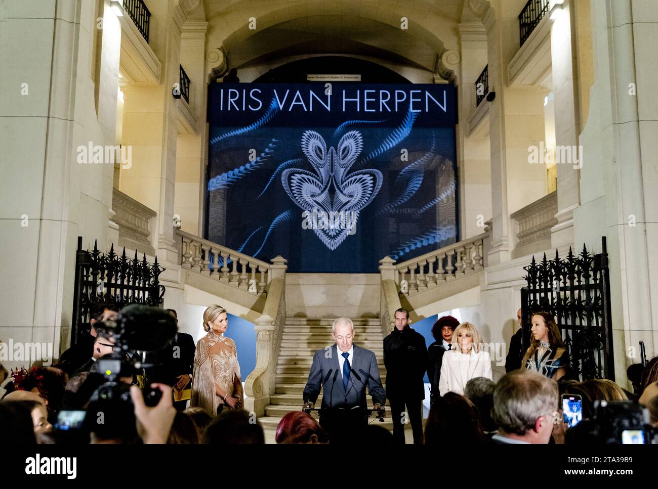 PARIS - Queen Máxima during the opening of the exhibition Iris van ... PARIS - Queen Máxima during the opening of the exhibition Iris van ...
