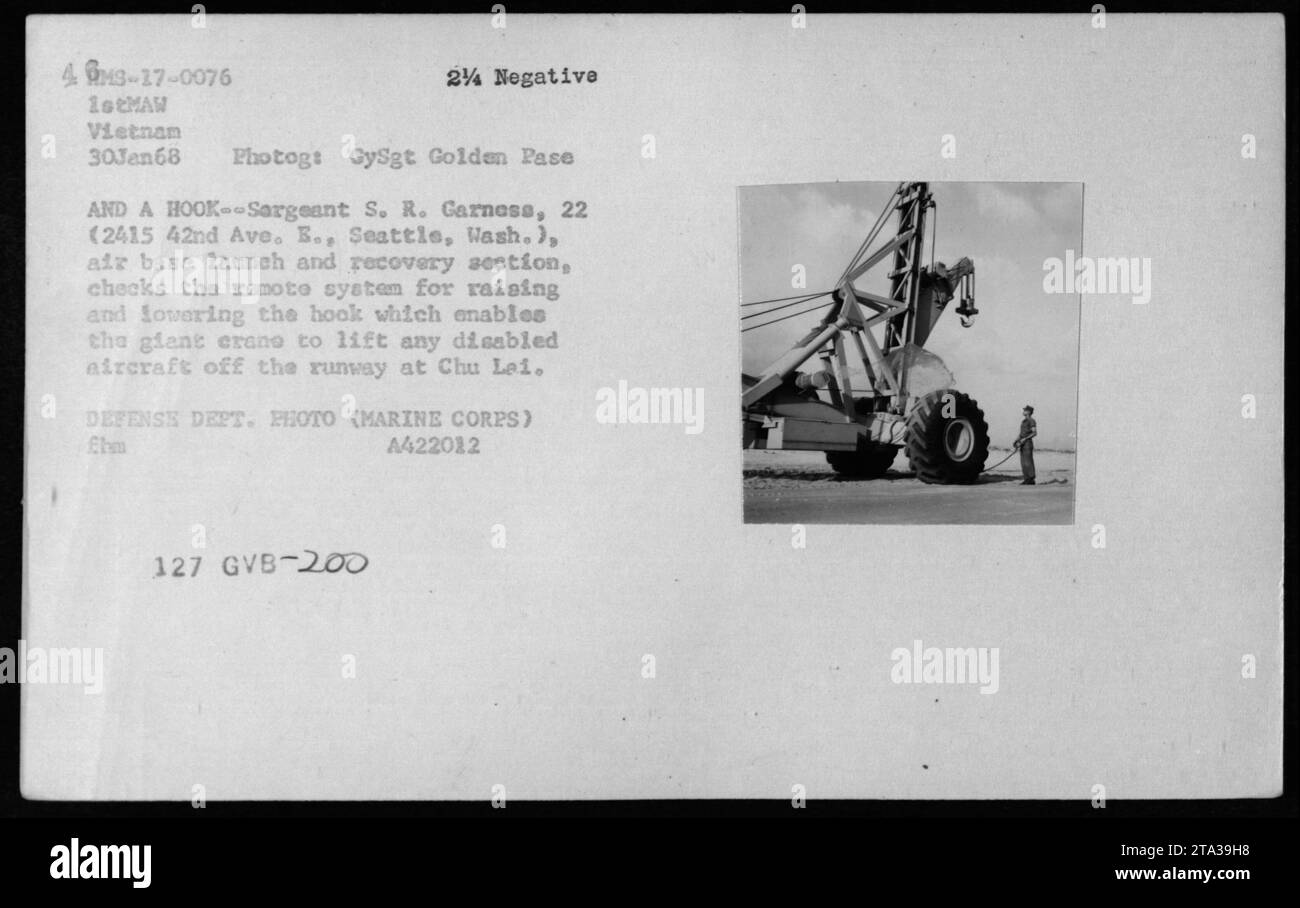 Air lift operations Black and White Stock Photos & Images - Alamy