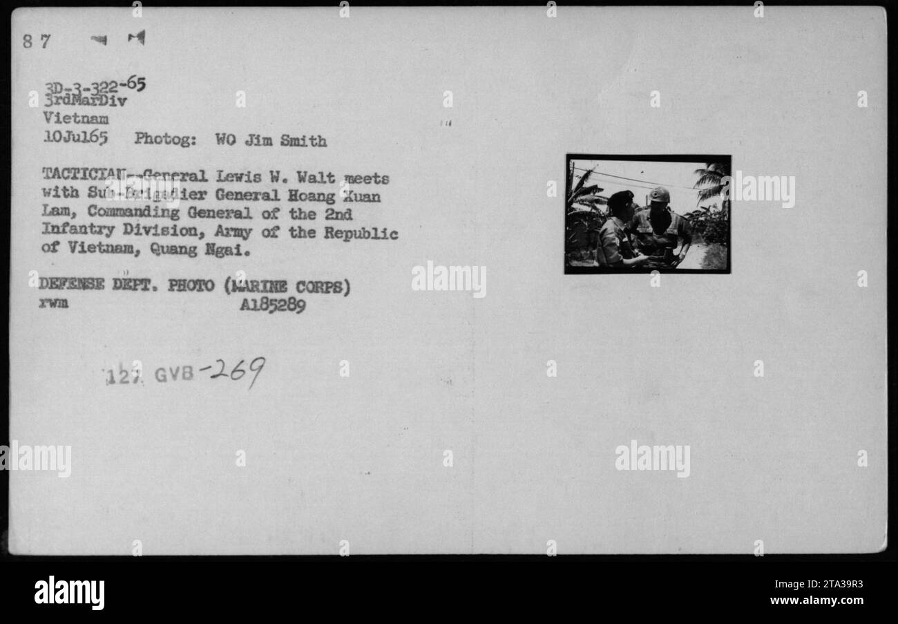 "General Lewis W. Walt meets with Sub-Brigadier General Hoang Xuan Lam ...