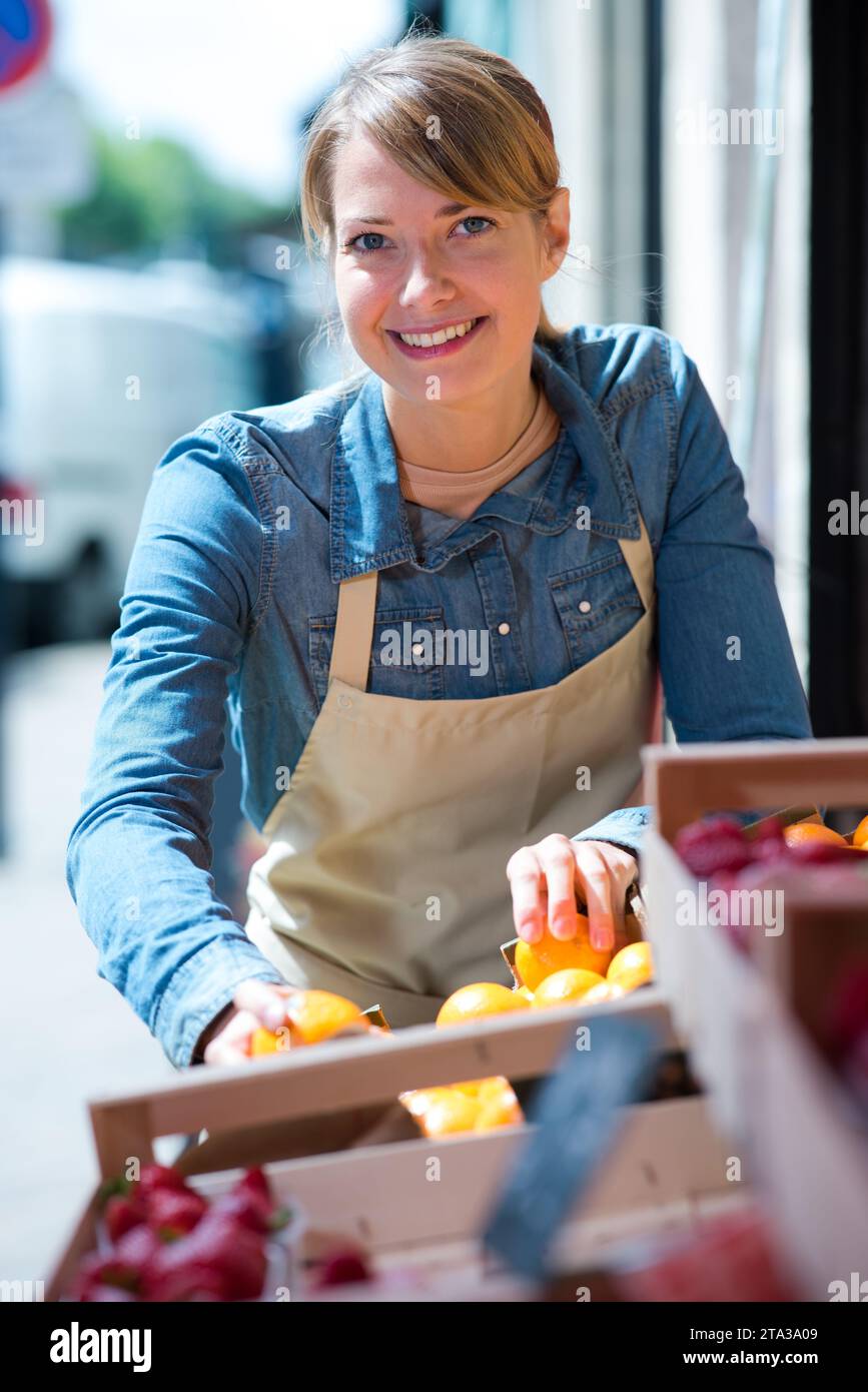 Ooking to camera hi-res stock photography and images - Alamy