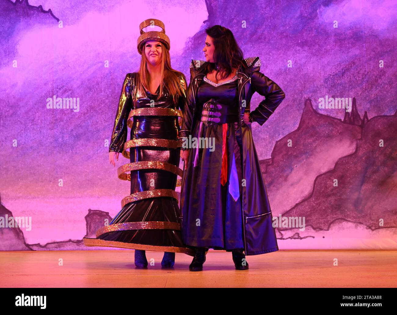 Entertain the youngest hi-res stock photography and images - Alamy