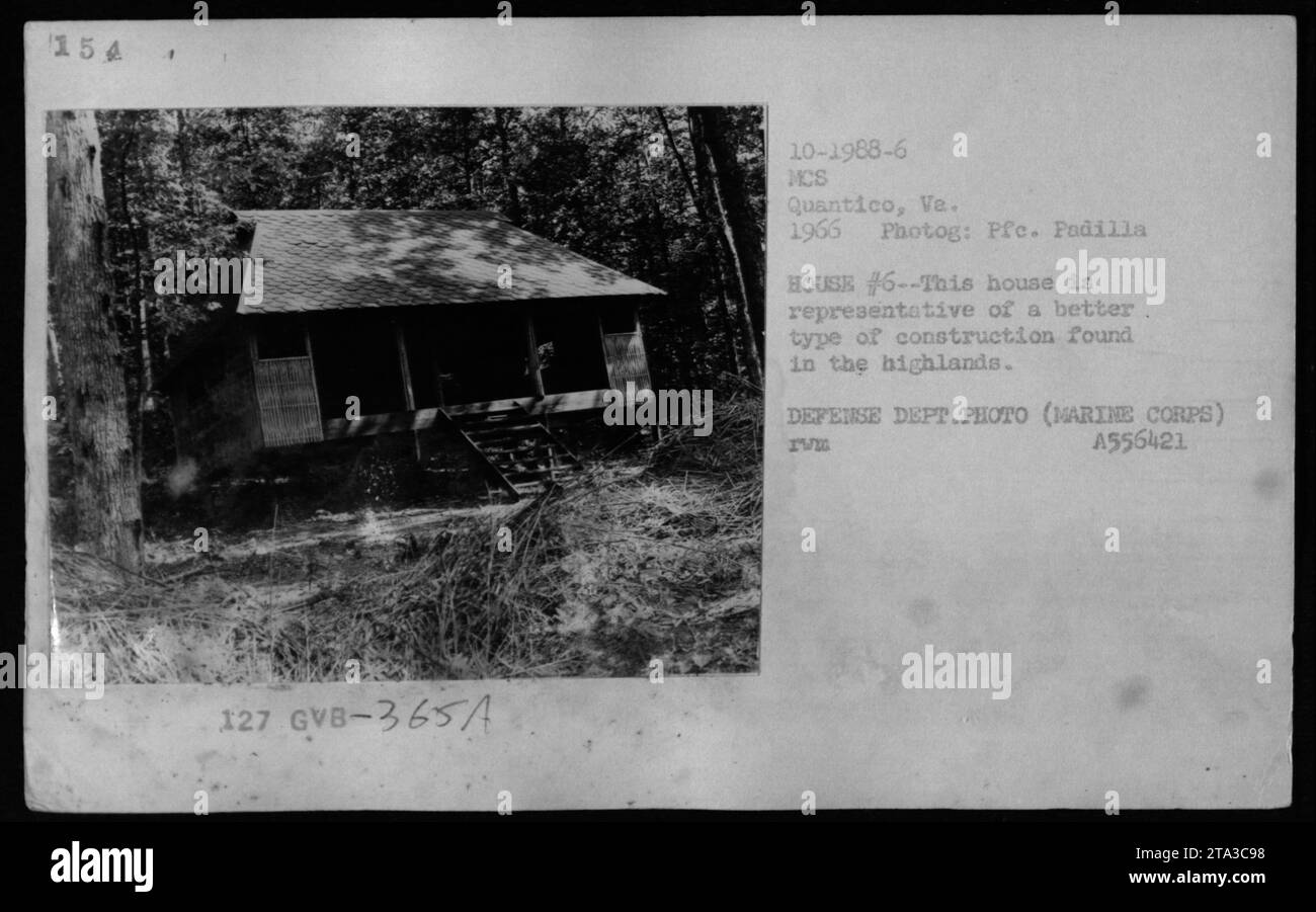 Soldiers in Vietnam pictured exploring Viet Cong tunnels and caves ...