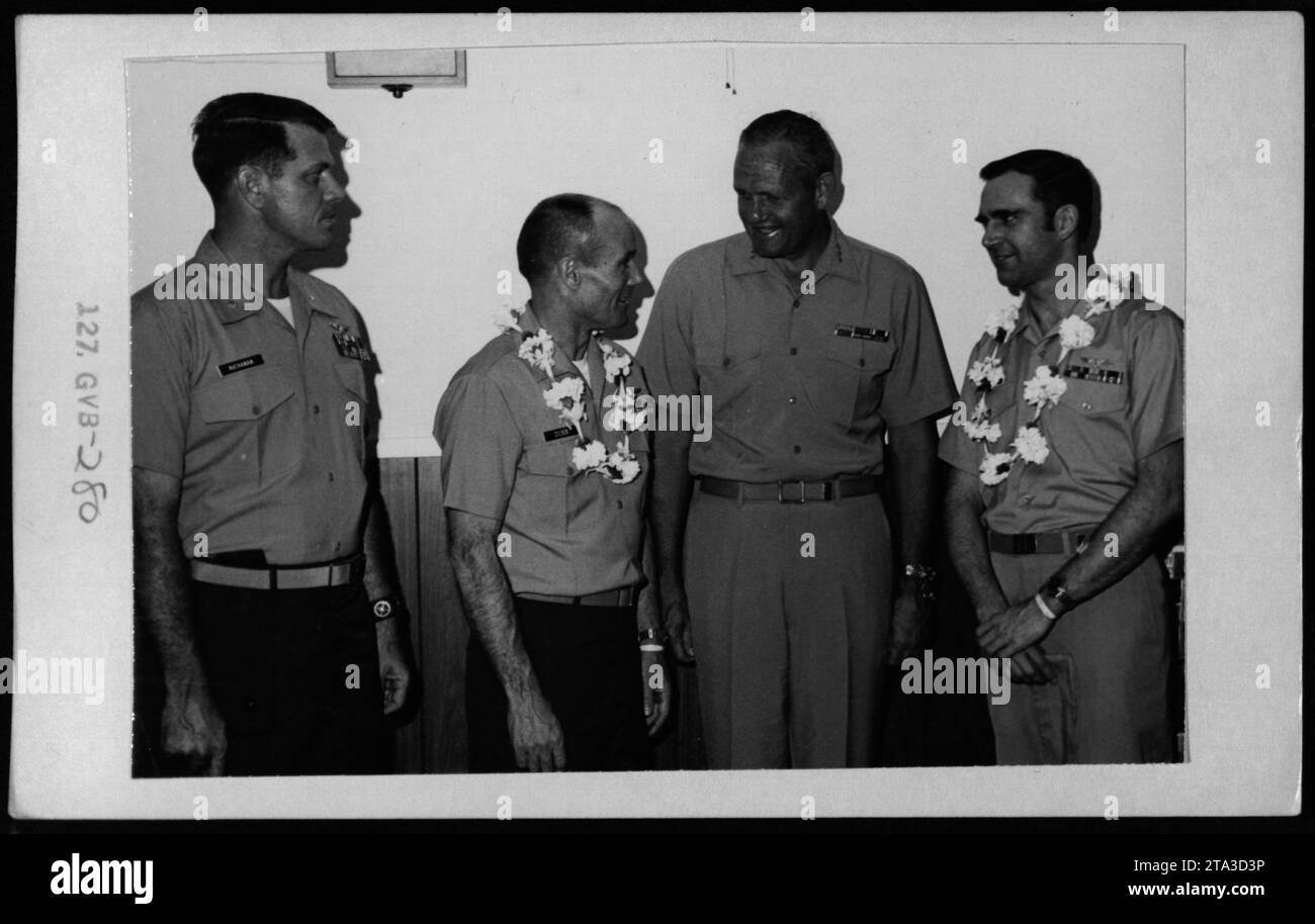 Returning soldiers vietnam hi-res stock photography and images - Alamy