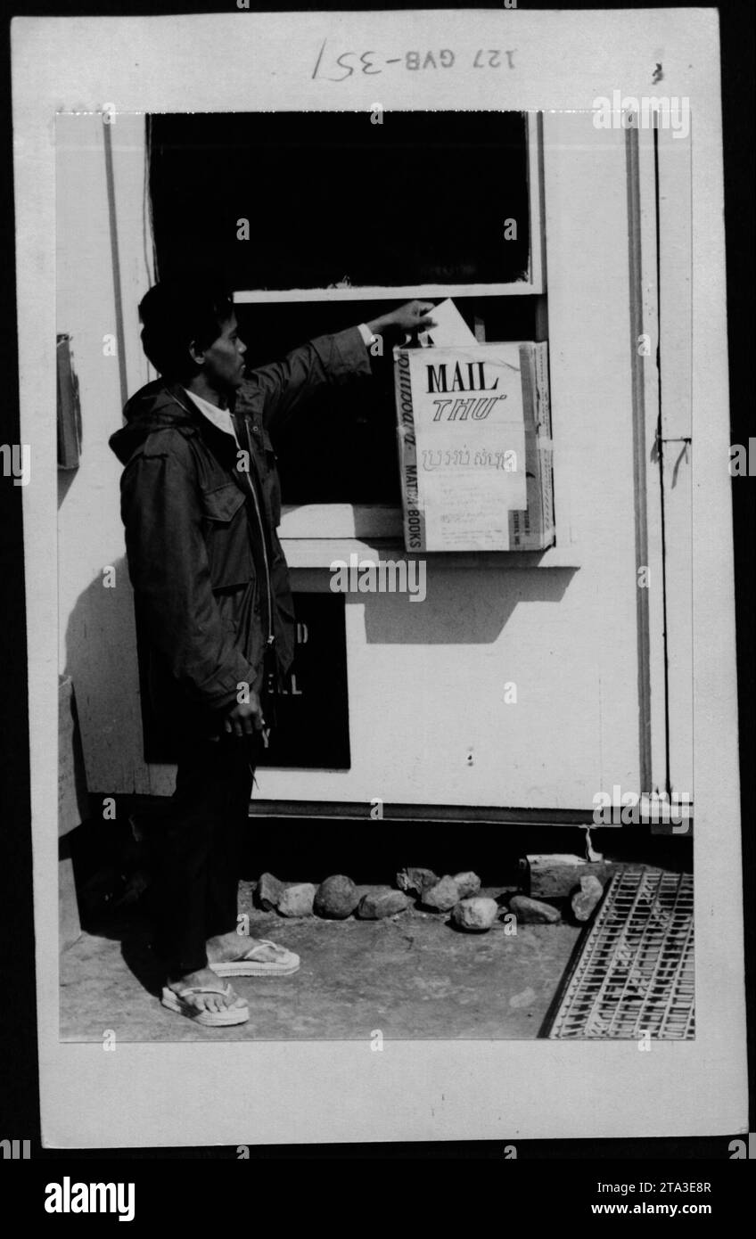 Claudia cardinale with refugees hi-res stock photography and images - Alamy