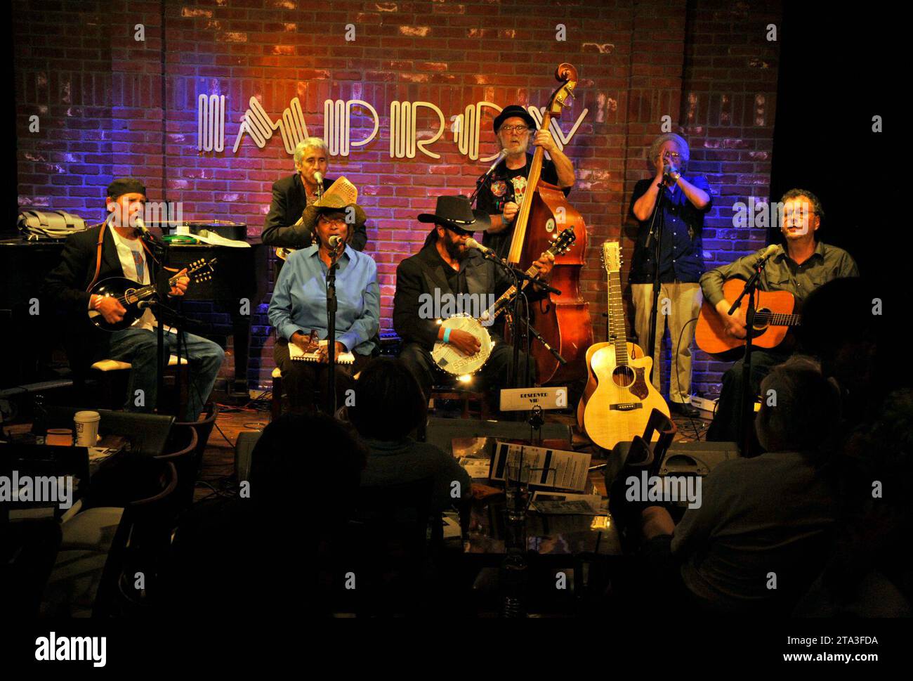The New Ashgrove Players with Claudia Lennear performing at the Improv ...