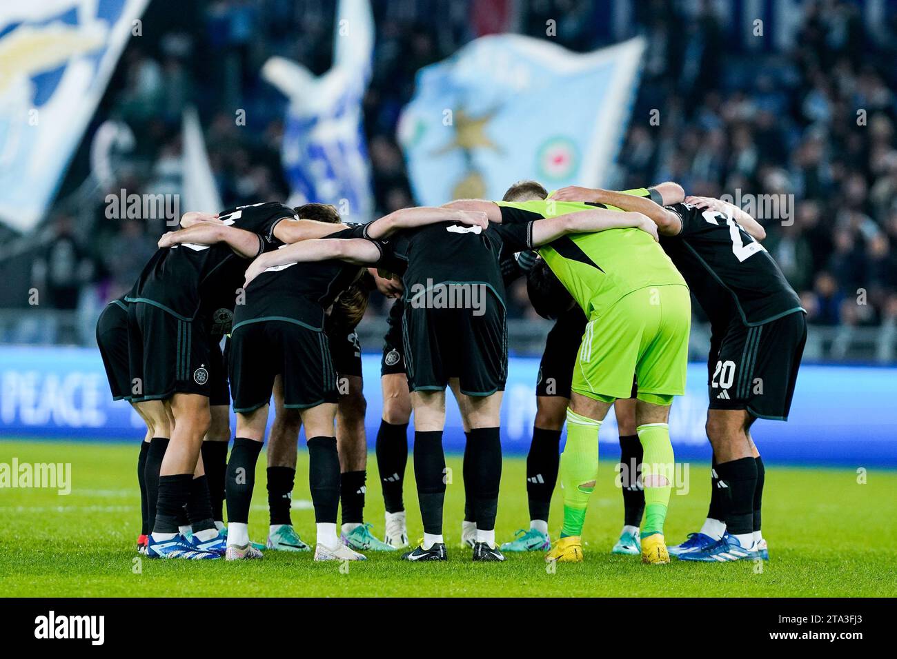 Rome, Italy. 28th Nov, 2023. Players of Celtic FC seem focused during ...