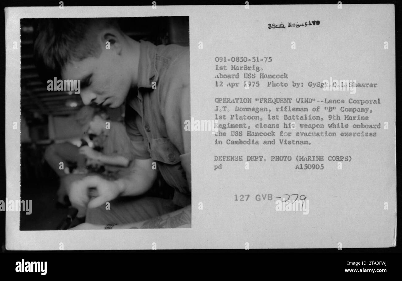 1975 evacuation of phnom penh and saigon hi-res stock photography and ...