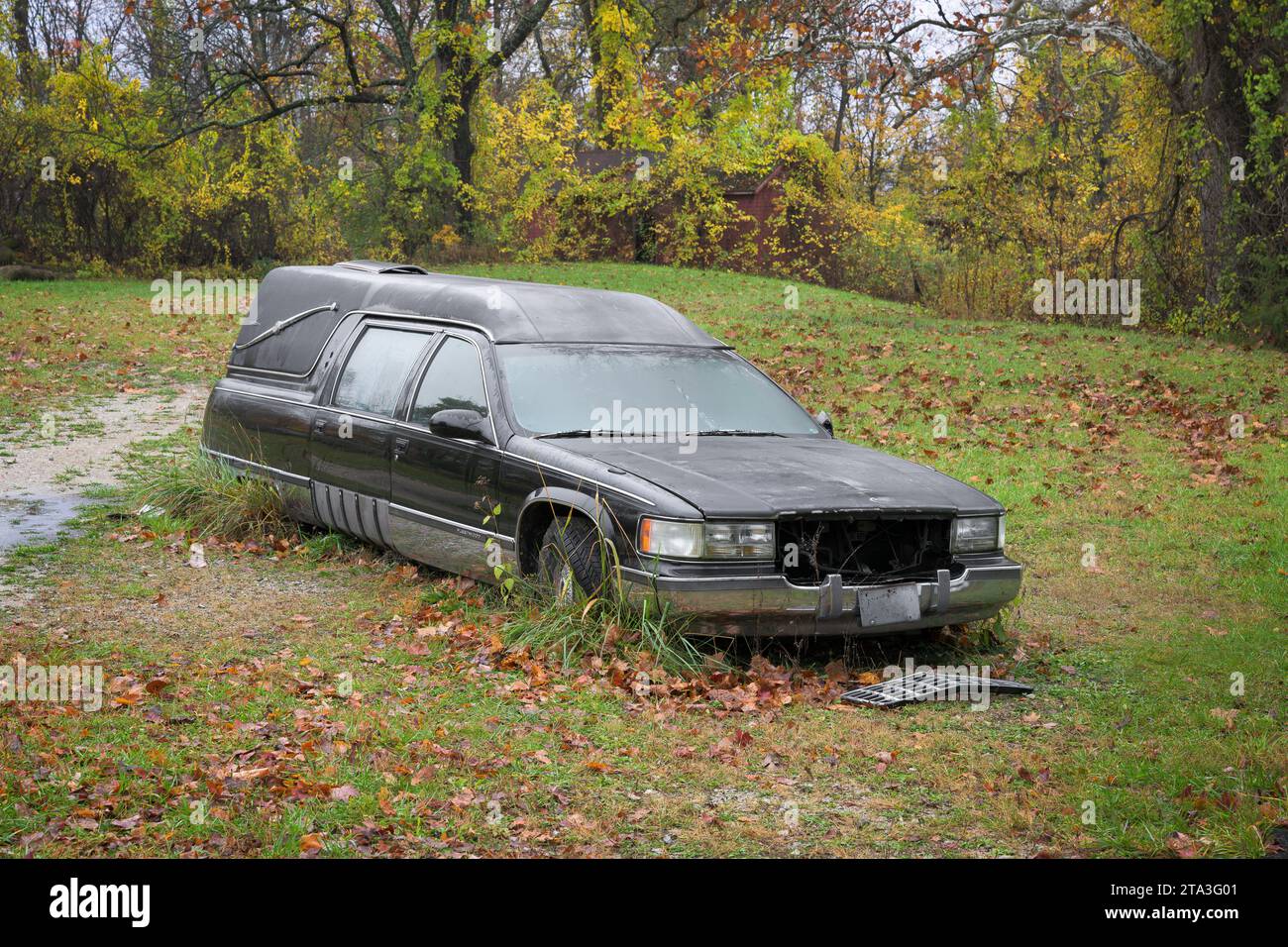 Abandoned hearse hi-res stock photography and images - Alamy