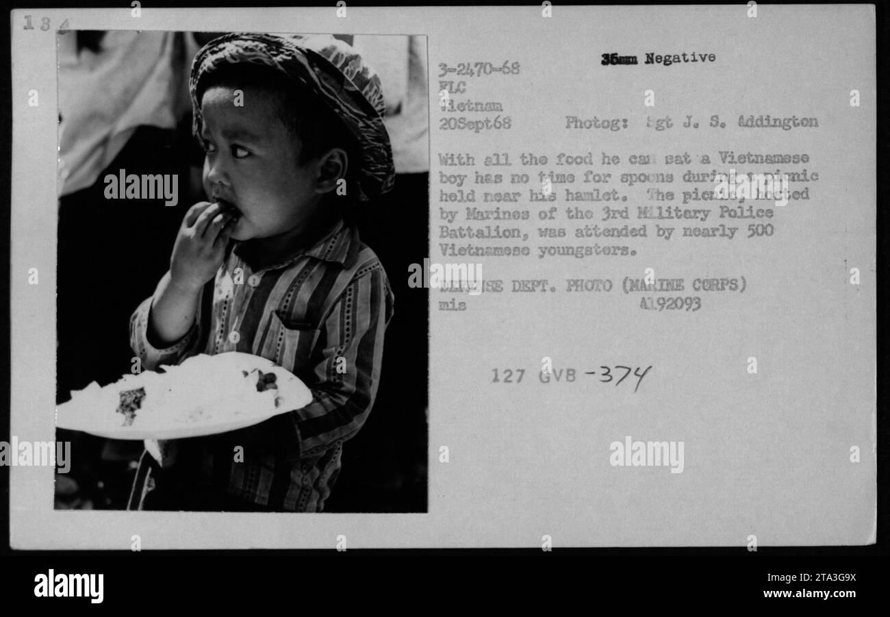 Approximately 500 youths hi-res stock photography and images - Alamy