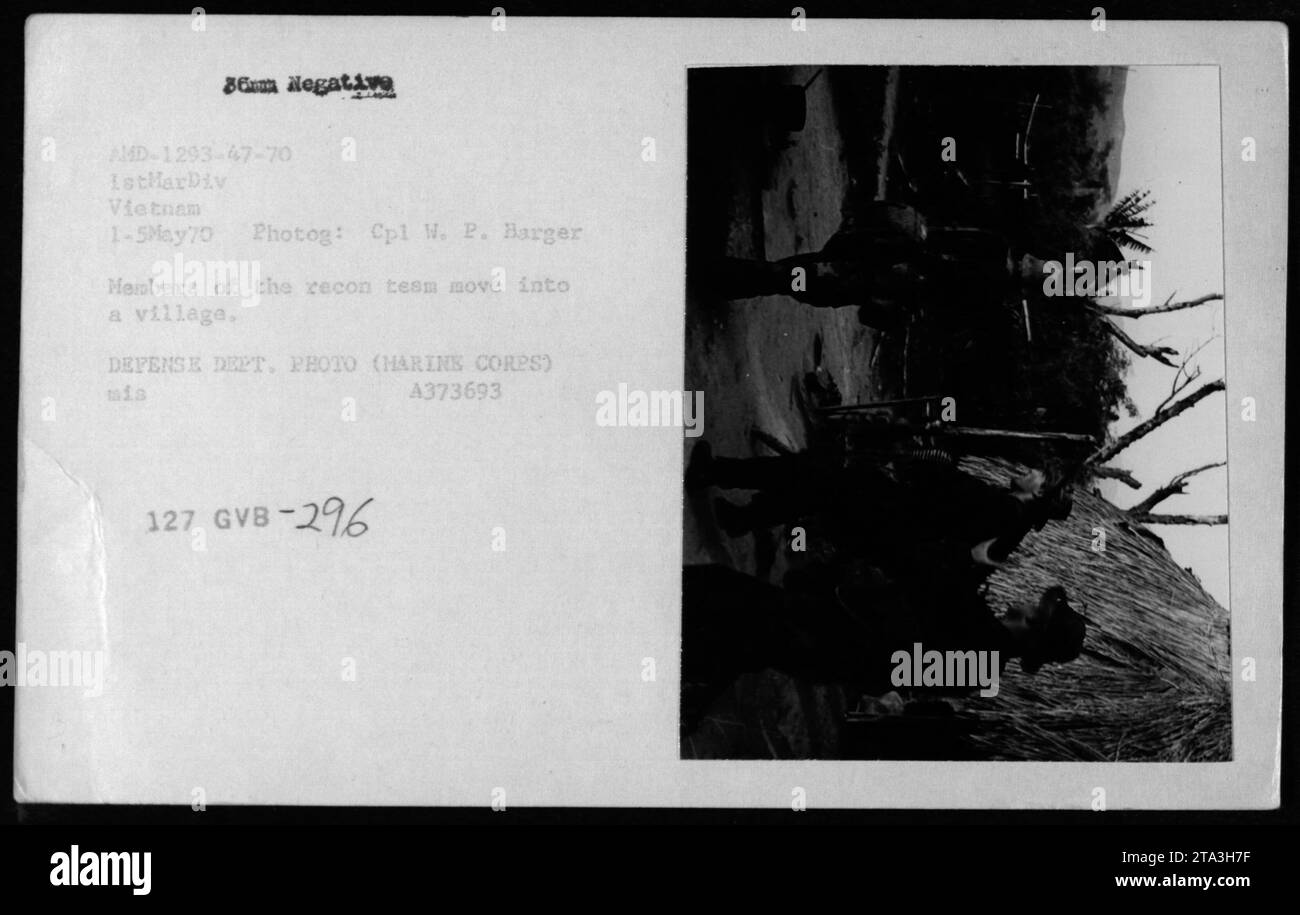 Marine division reconnaissance team Black and White Stock Photos ...