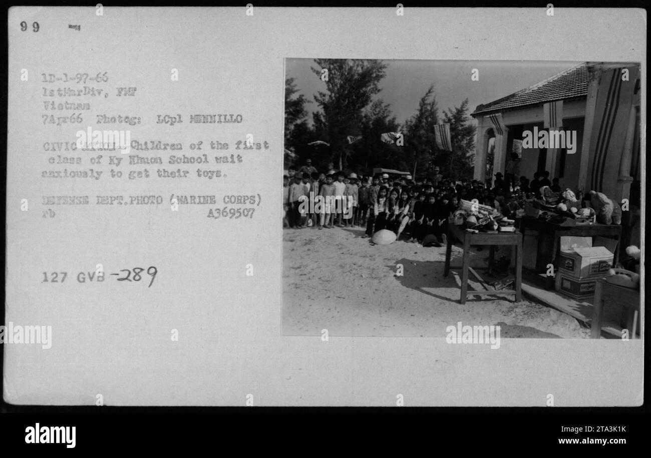 Engagement children Black and White Stock Photos & Images - Alamy