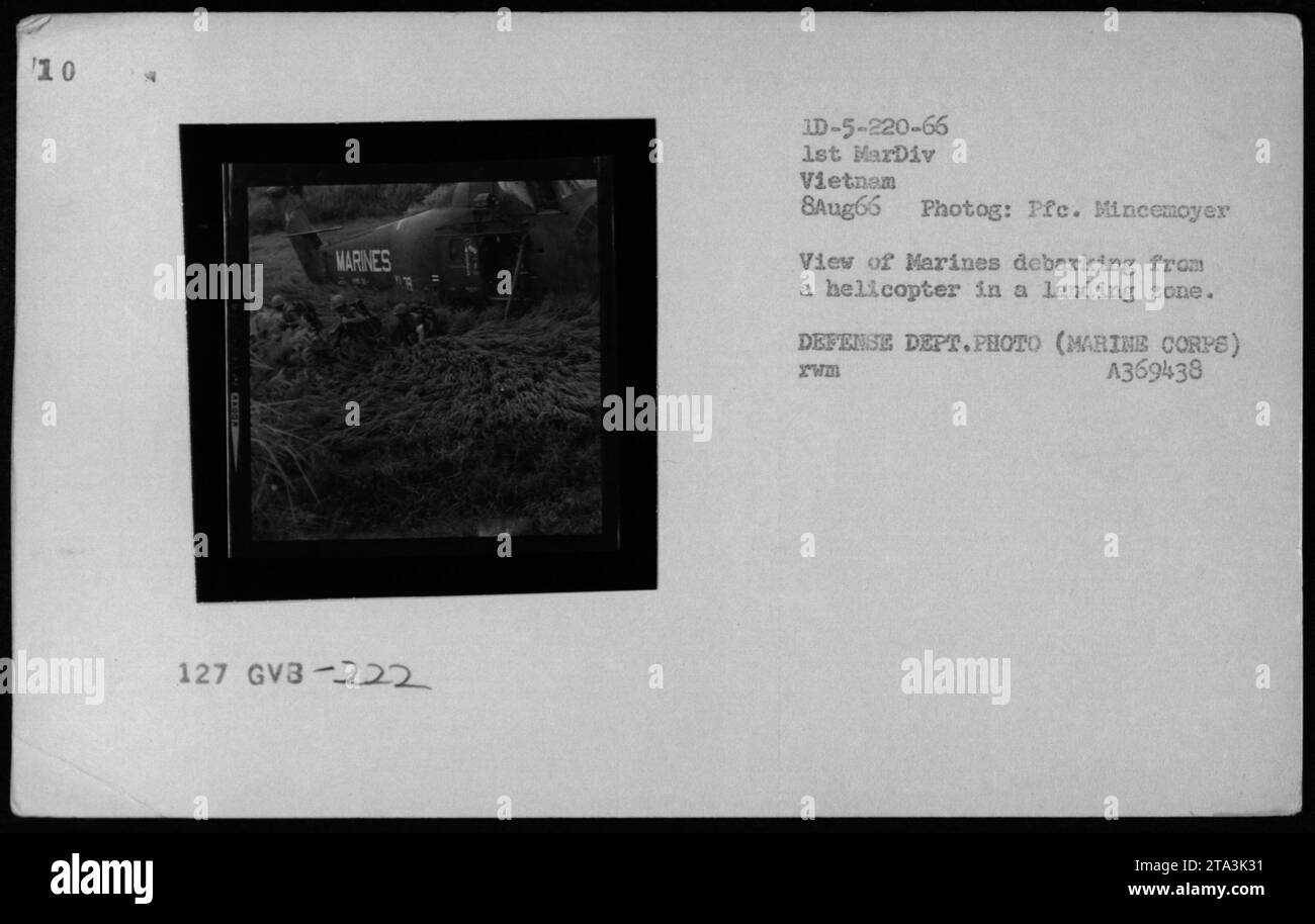 Uh 1d helicopter vietnam war 1966 hi-res stock photography and images ...