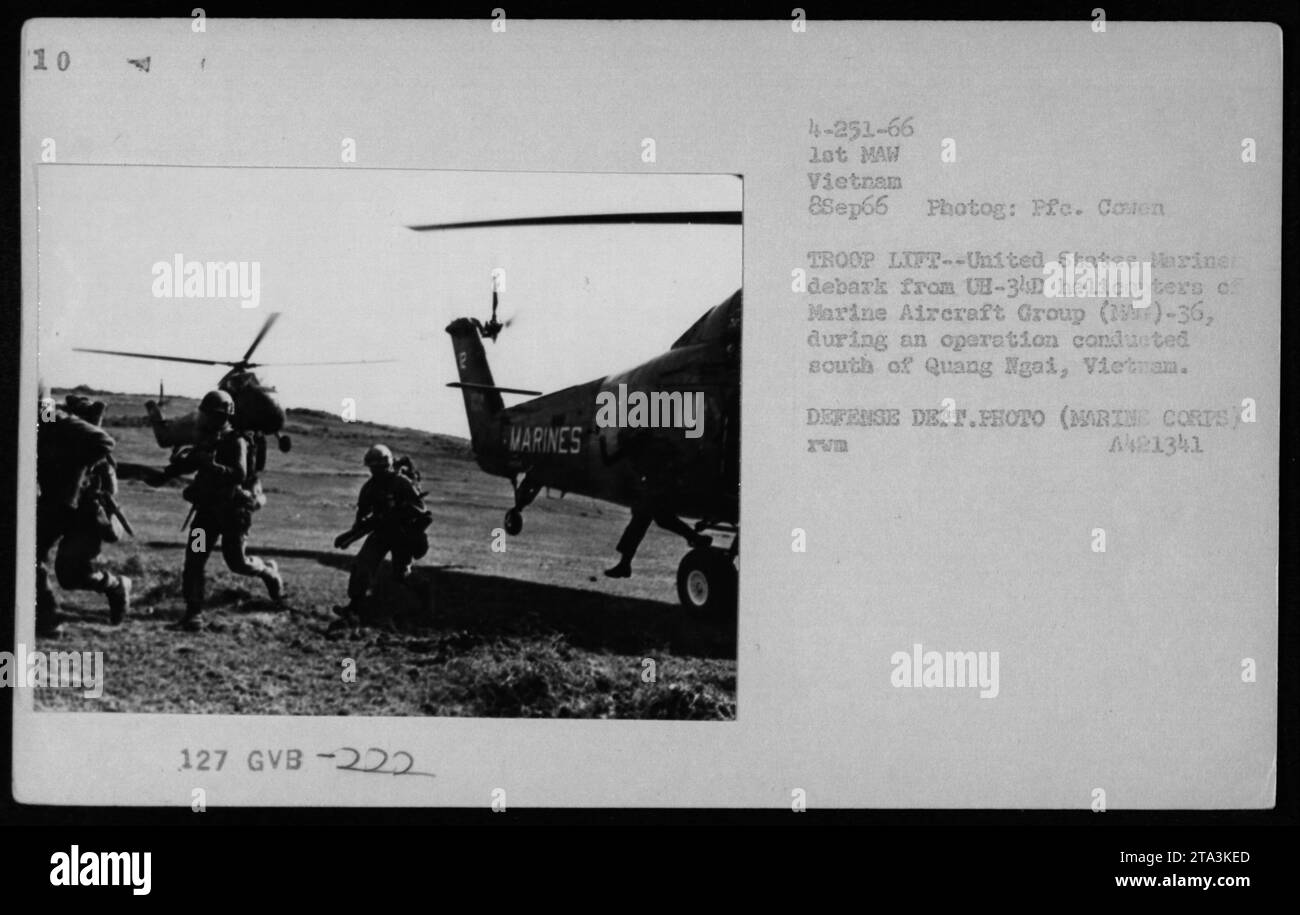 American soldiers disembark from hi-res stock photography and images ...