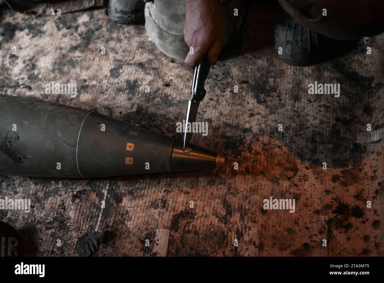 Ukraine. 28th Nov, 2023. A Ukrainian servicemember makes adjustments to ...