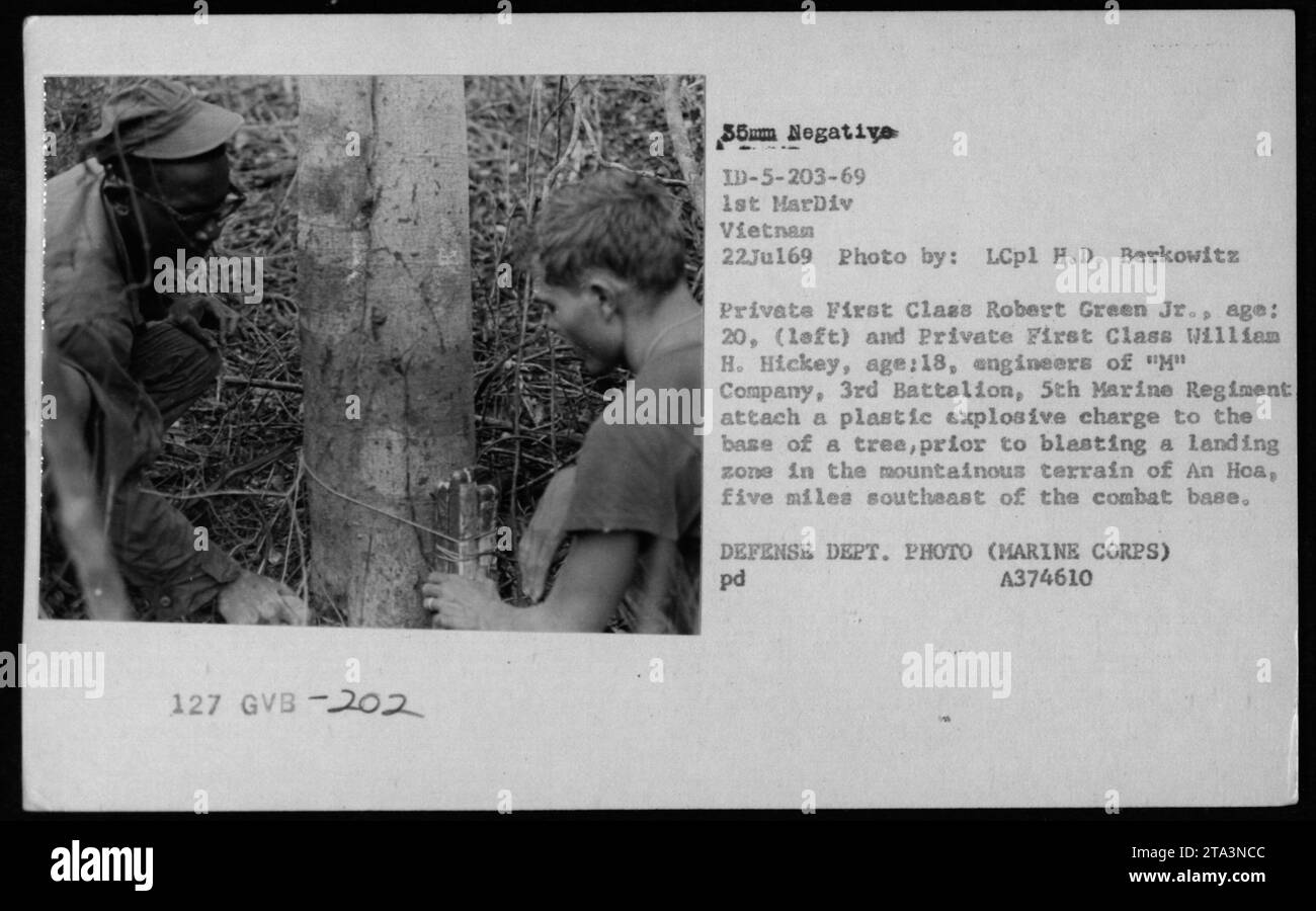 Plastic explosive charge hi-res stock photography and images - Alamy