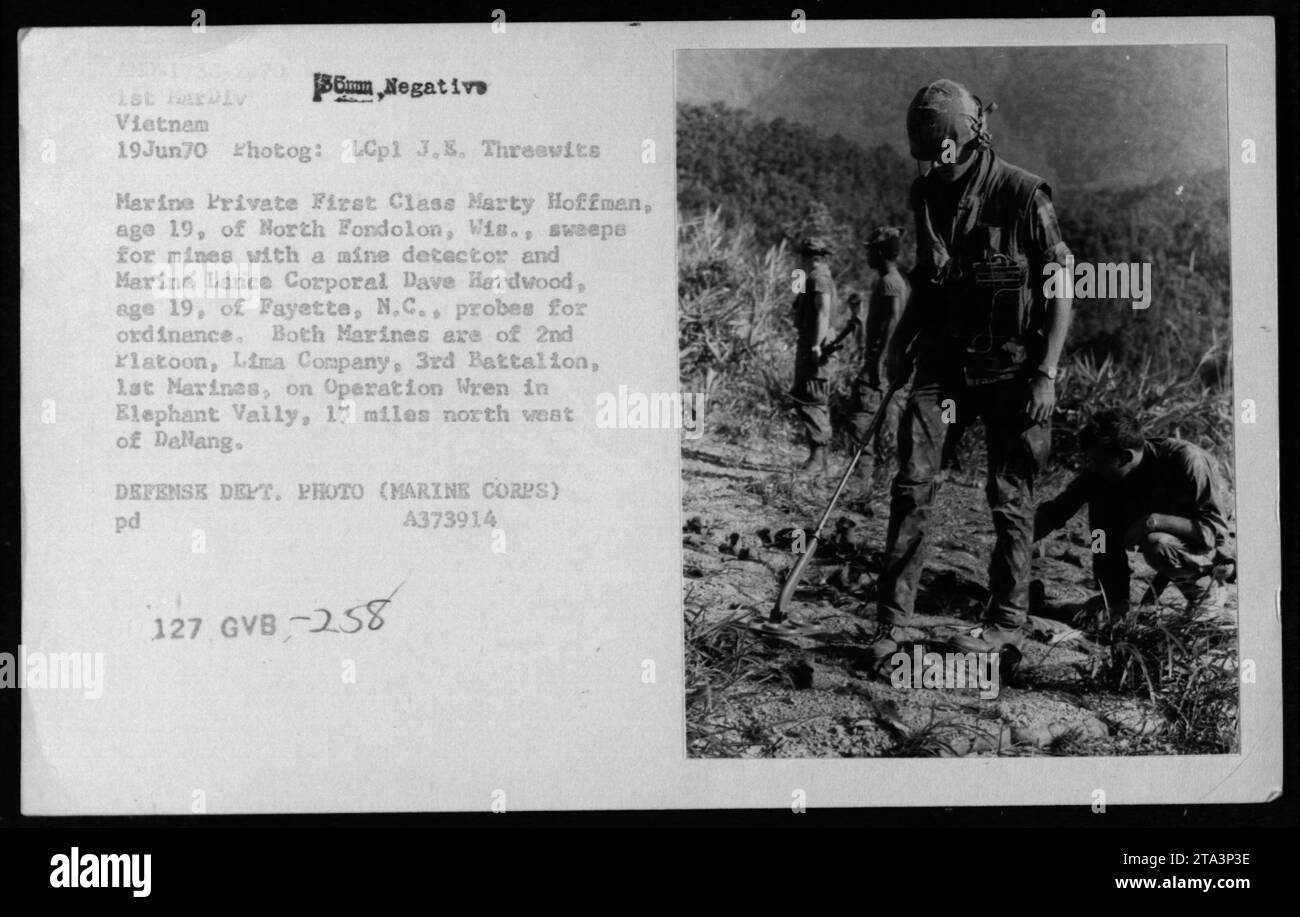 Mine sweep team hi-res stock photography and images - Alamy