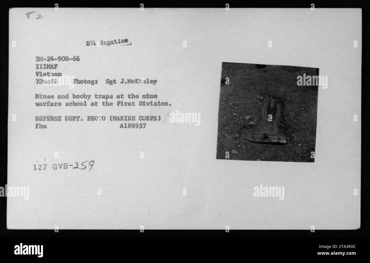 Soldiers at the Mine Warfare School, Vietnam, on December 7, 1966 ...