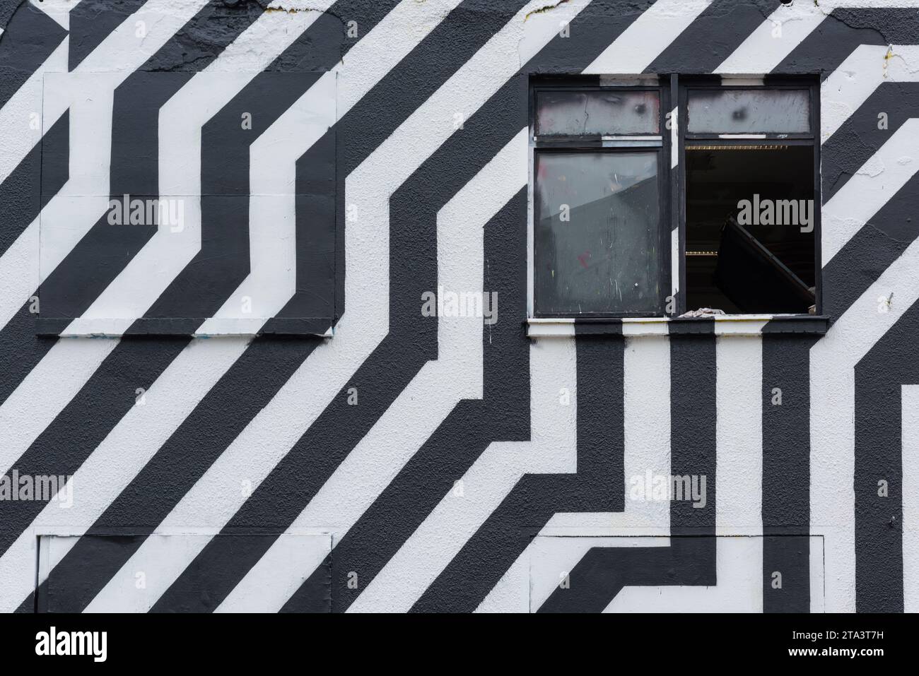Black white striped building hi-res stock photography and images - Alamy