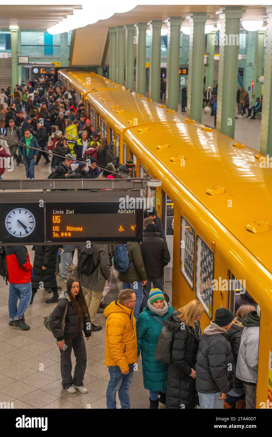 Alexanderplatz to honow hi-res stock photography and images - Alamy
