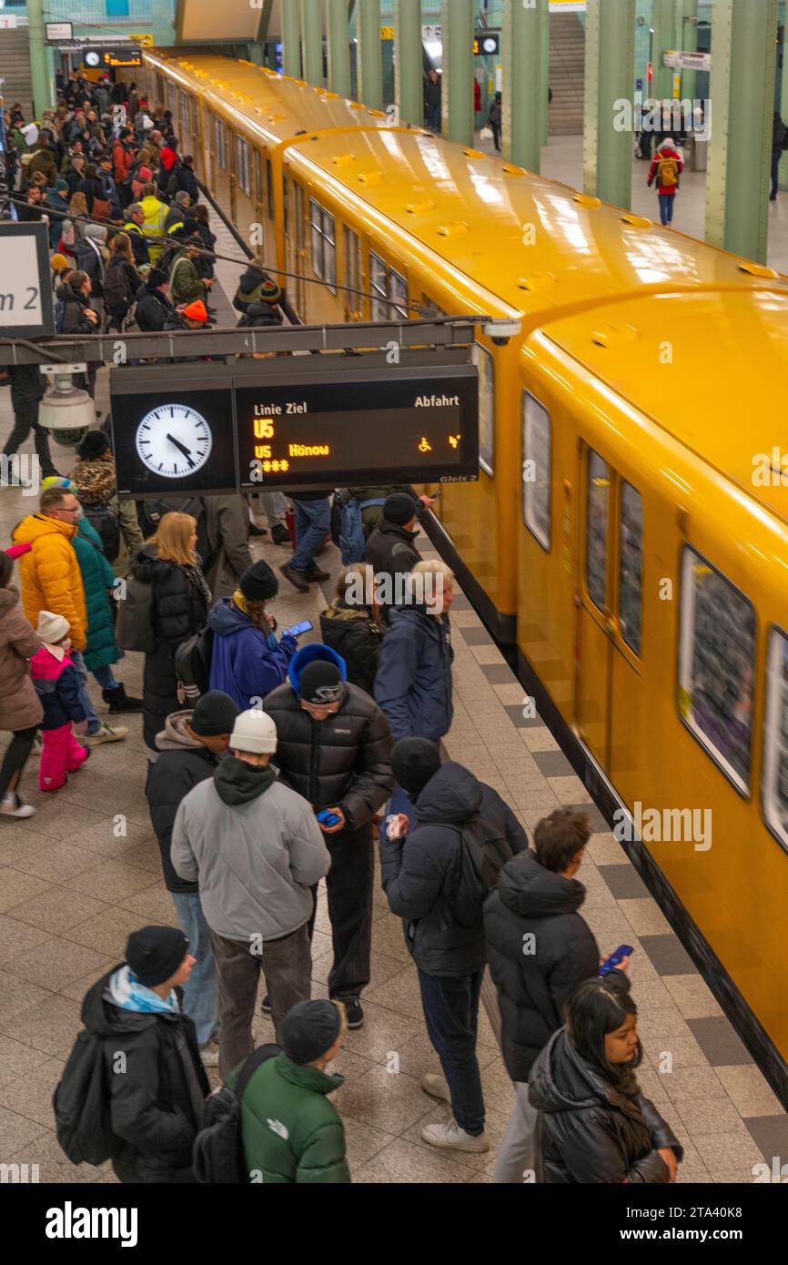 Alexanderplatz to honow hi-res stock photography and images - Alamy