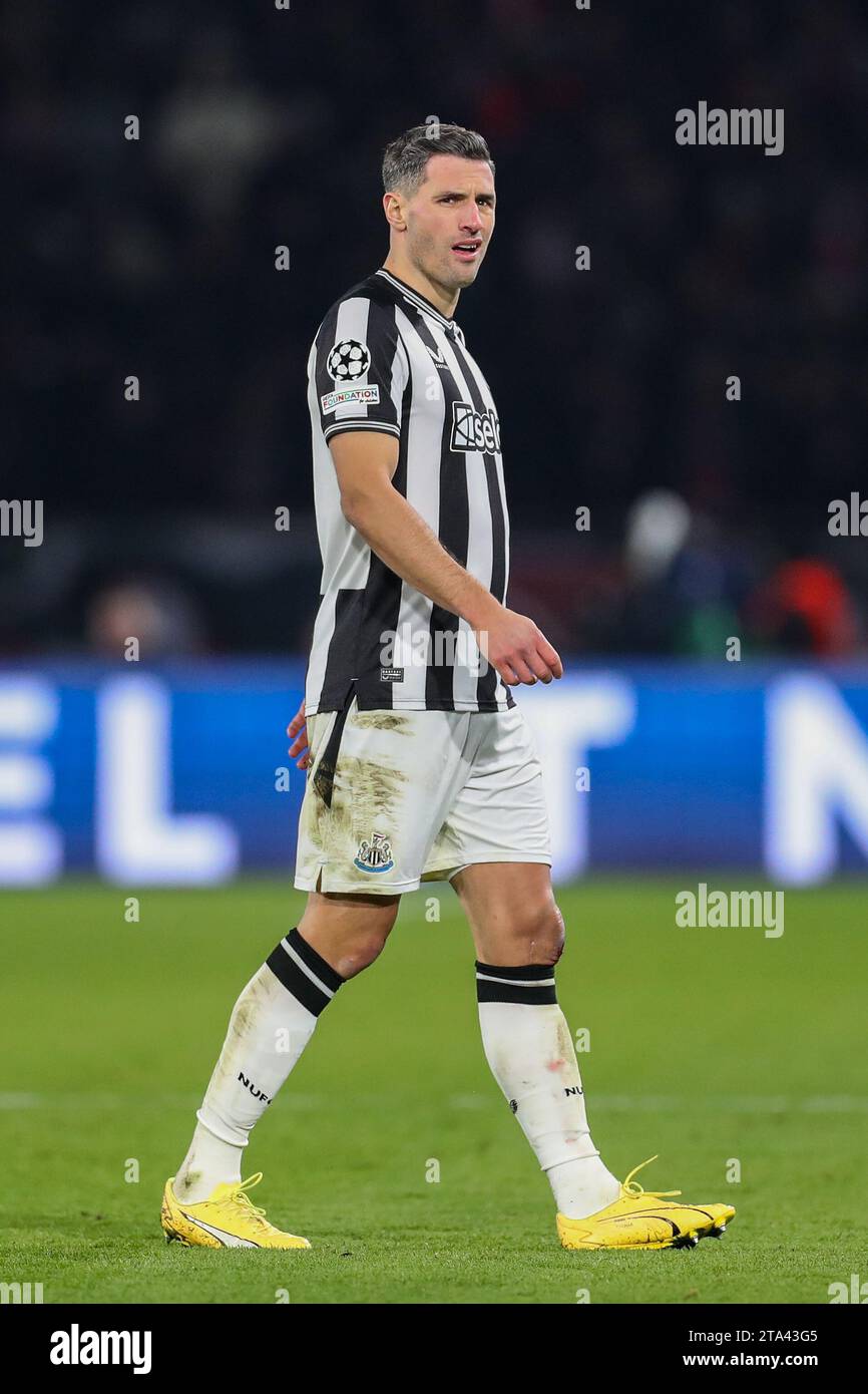 Paris, France. 28th Nov, 2023. Newcastle United defender Fabian Schar ...