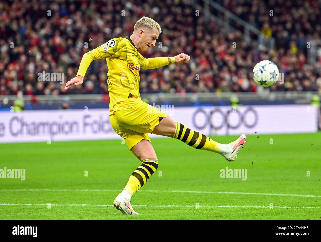 Milano, Italy. 28th Nov, 2023. Marco Reus (11) of Borussia Dortmund ...