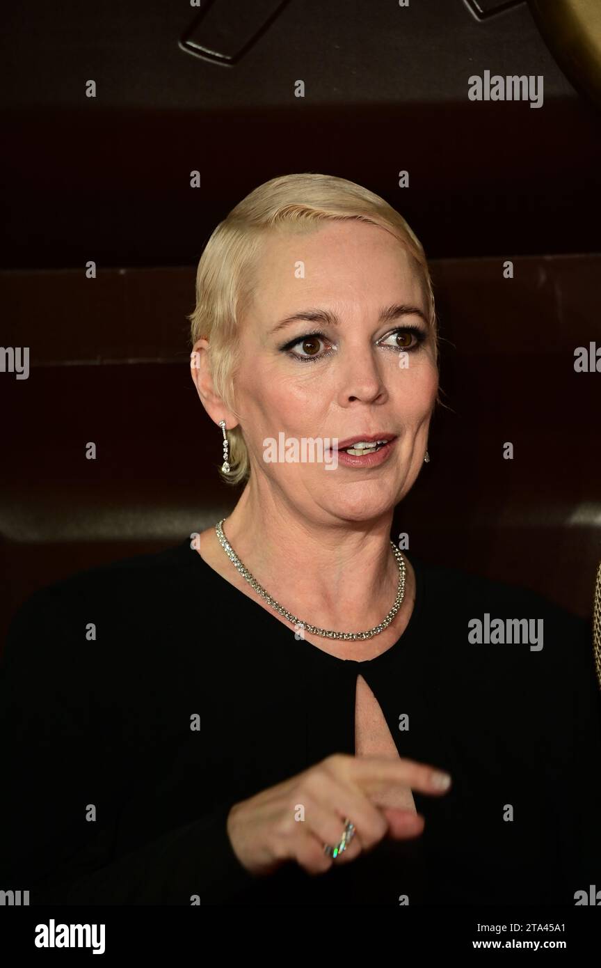Olivia colman wonka hi-res stock photography and images - Alamy