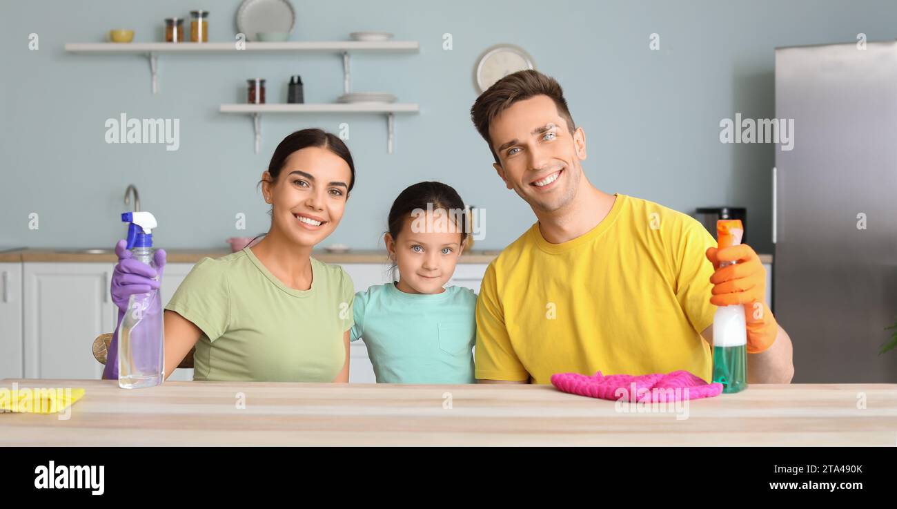 Happy family cleaning kitchen together Stock Photo - Alamy