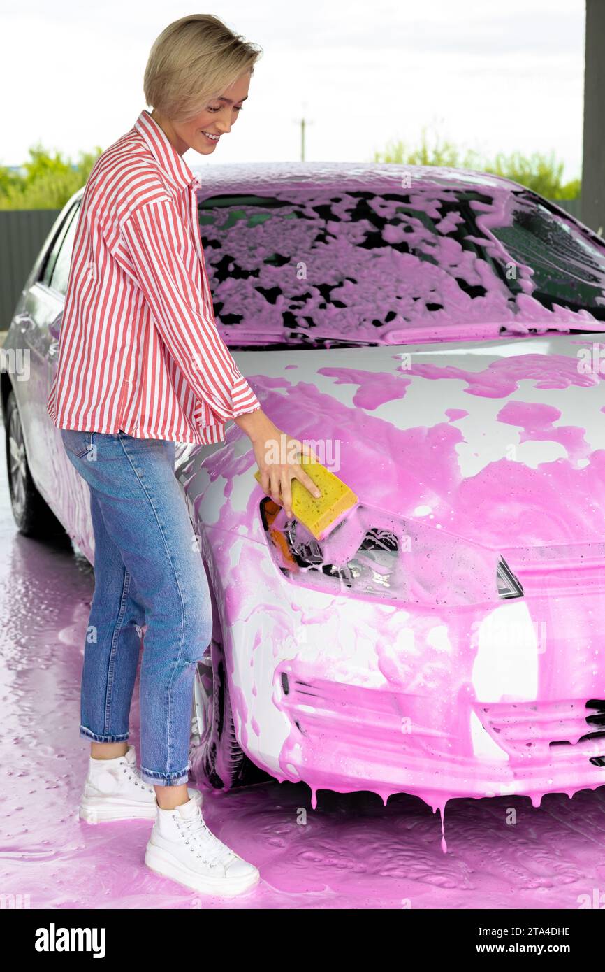 Cleaning a white car hi-res stock photography and images - Alamy