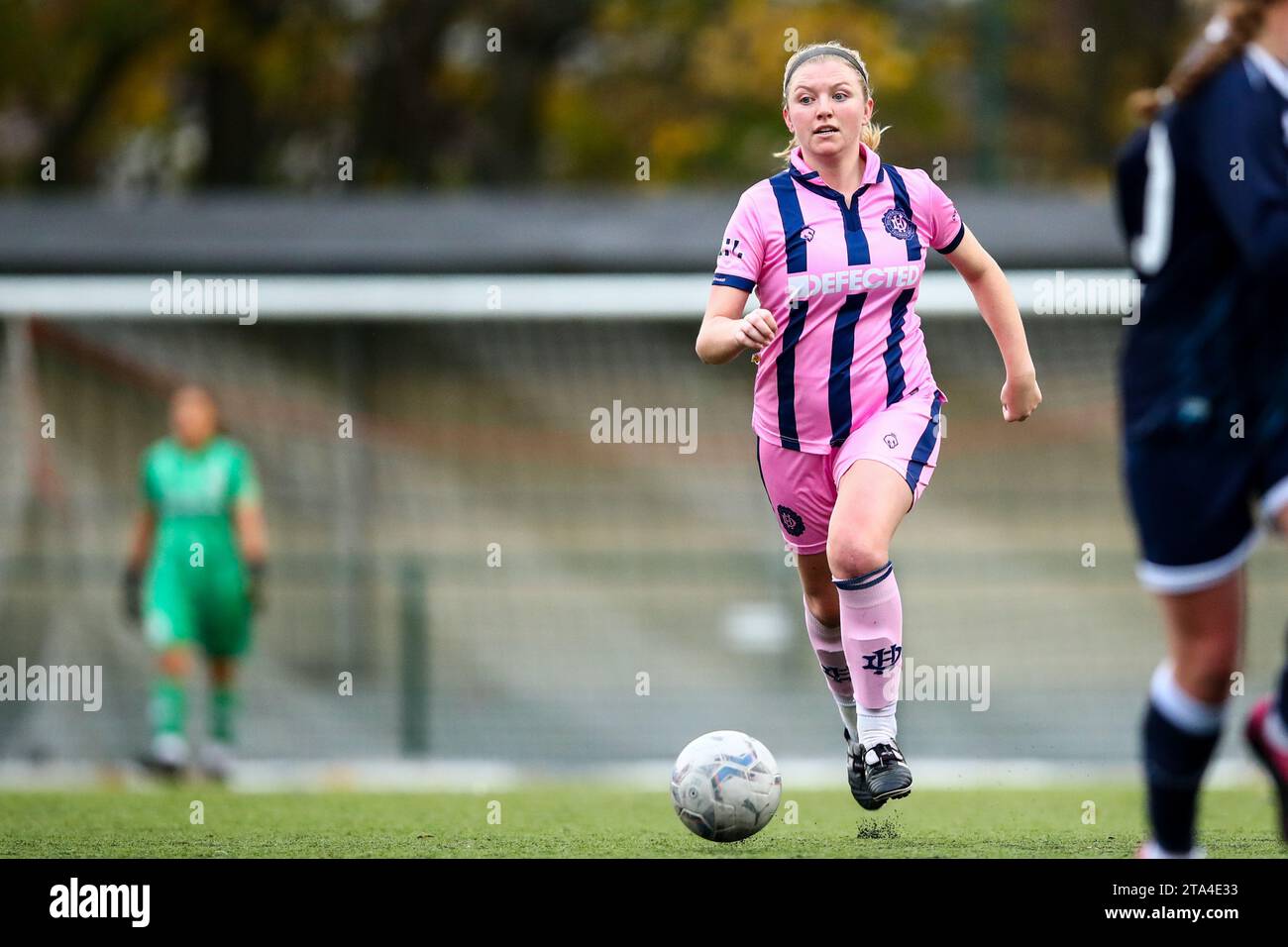 Erin Corrigan (12 Dulwich Hamlet) in action Stock Photo - Alamy