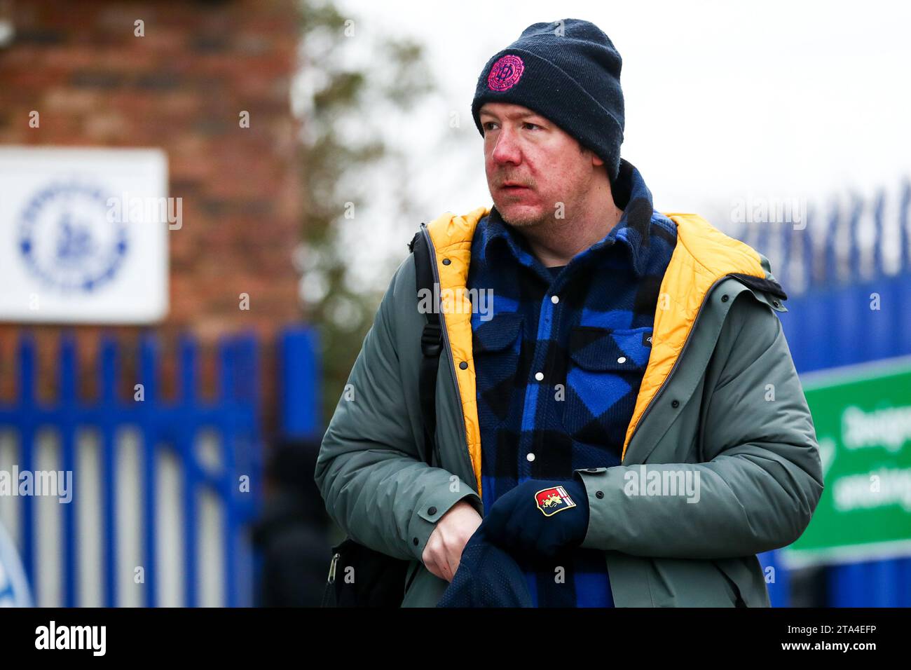 Dulwich Hamlet FC Supporter arriving at a football stadium Stock Photo ...
