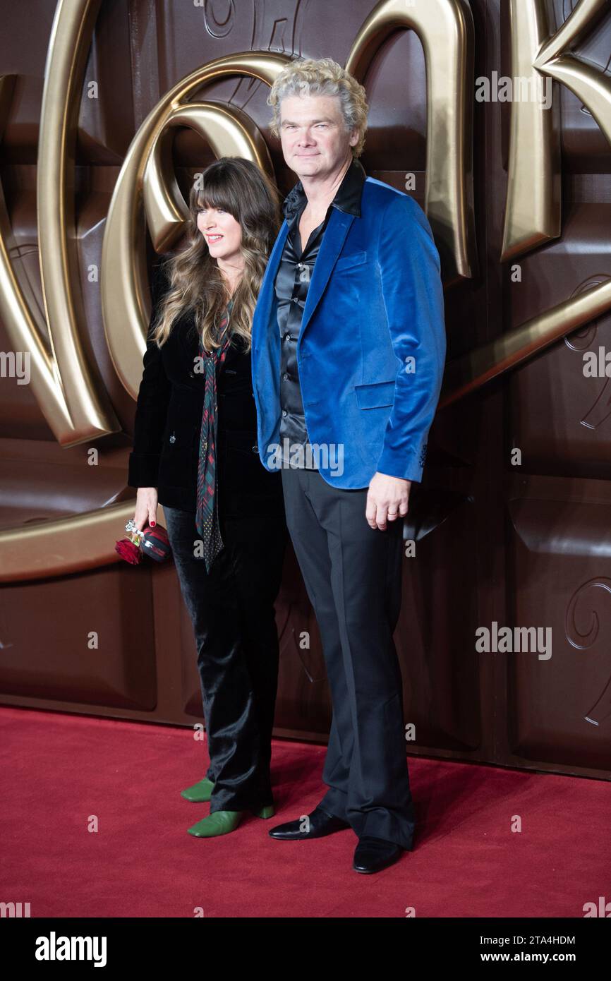 L r screenwriter cast simon farnaby hi-res stock photography and images ...
