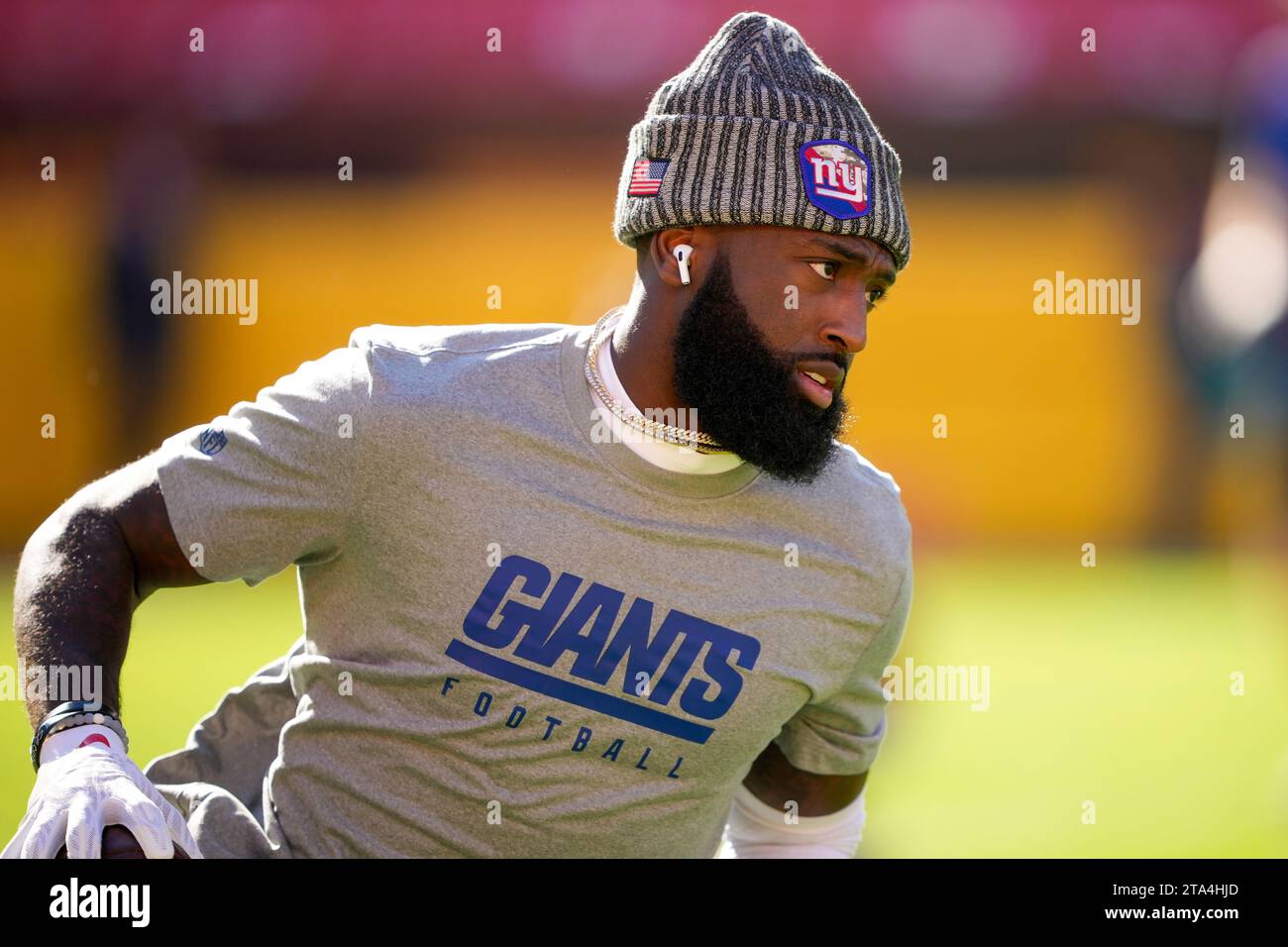 New York Giants wide receiver Parris Campbell warms up before an NFL ...