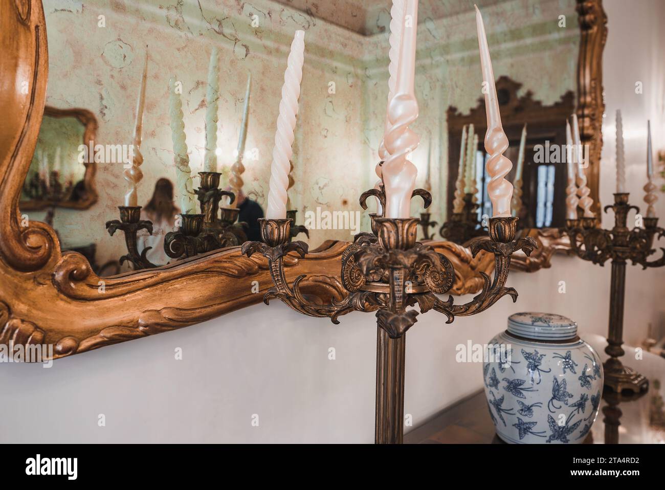 Venetian grandeur room hi-res stock photography and images - Alamy