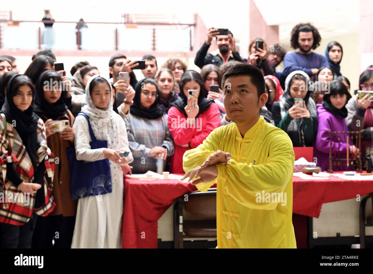 (231129) -- TEHRAN, Nov. 29, 2023 (Xinhua) -- A teacher of the ...