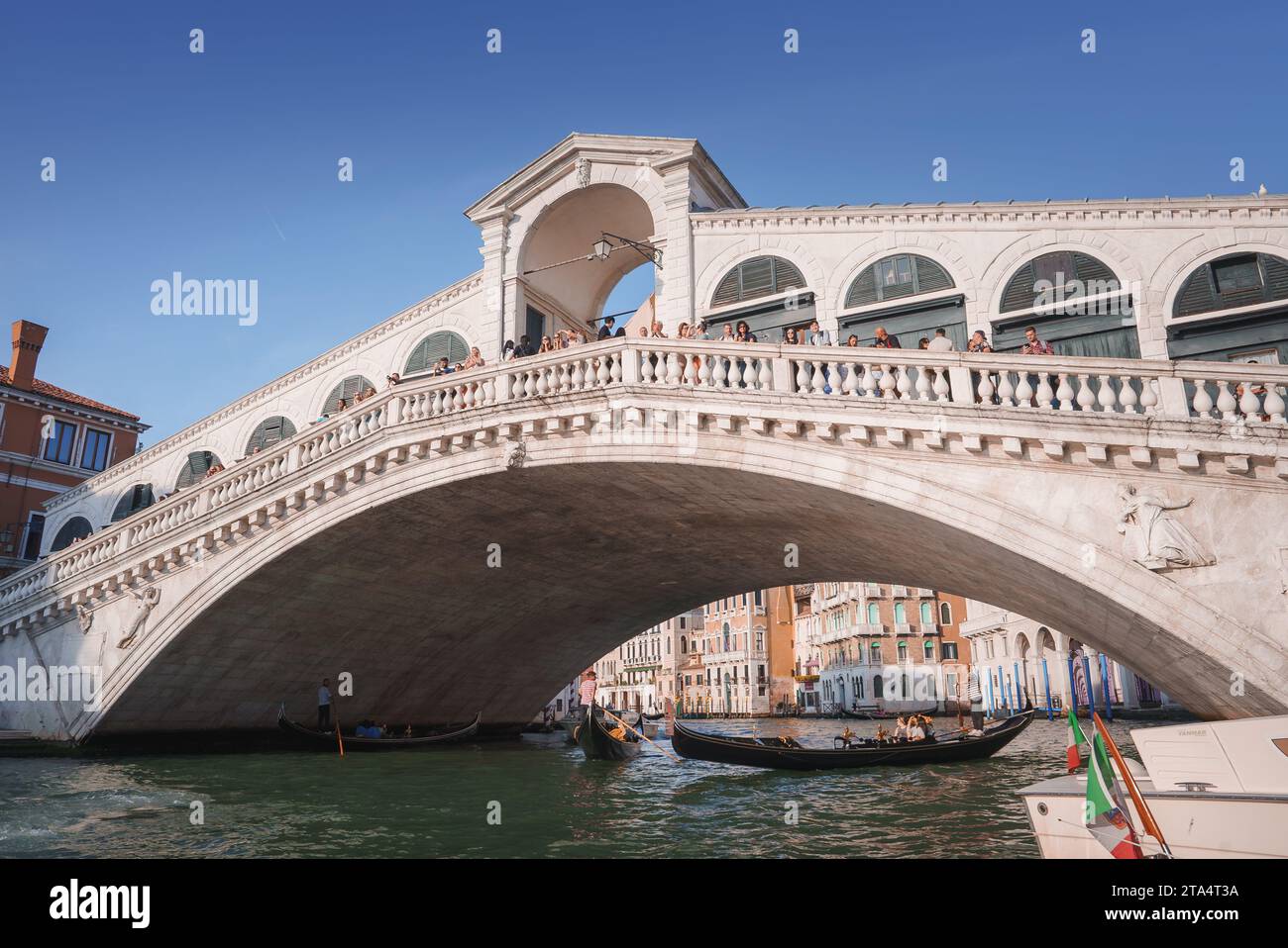 Iconic Rialto Bridge in Venice, Italy: Beautiful Arching Structure Over ...