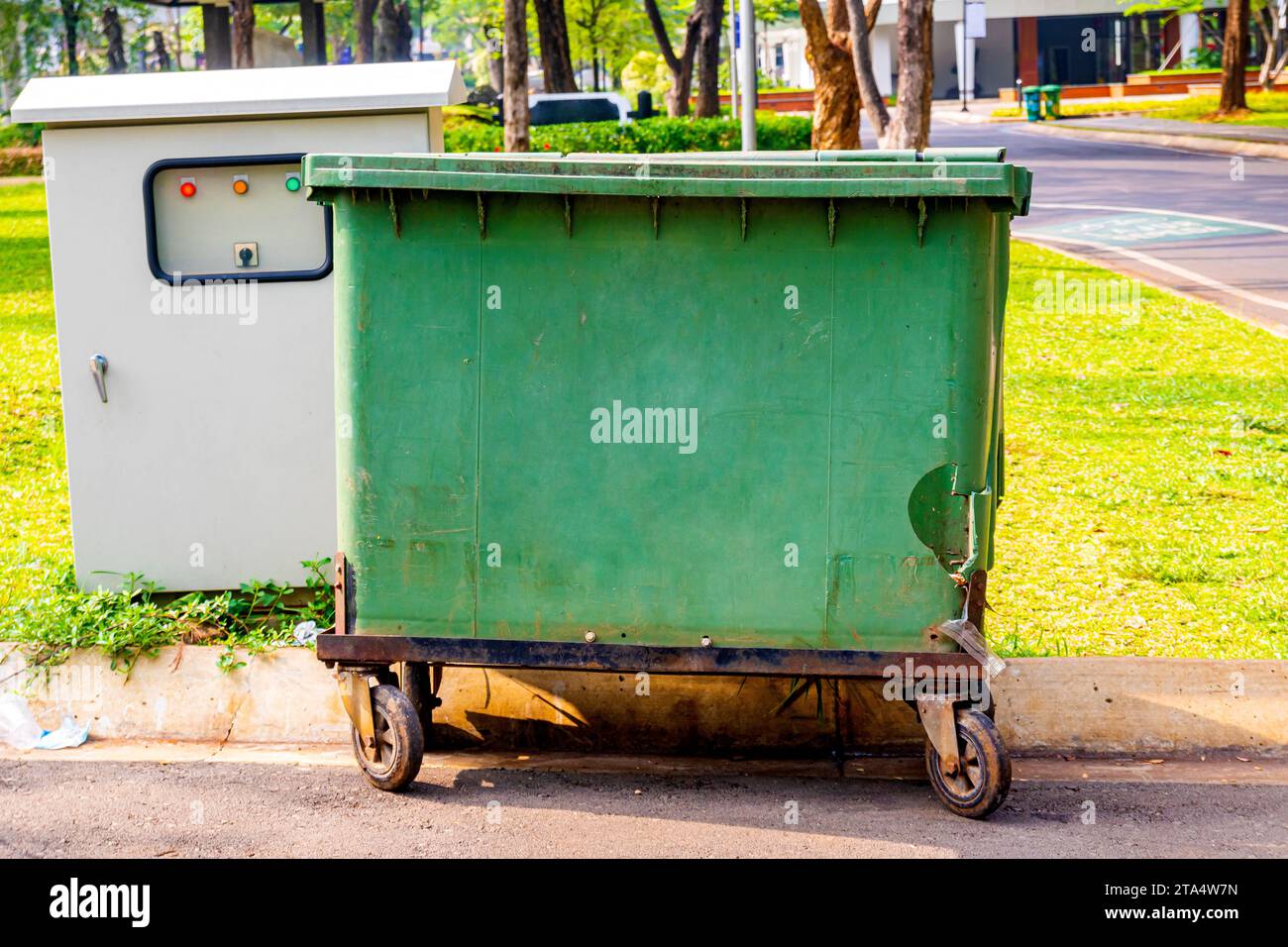 Big litter bins hi-res stock photography and images - Alamy