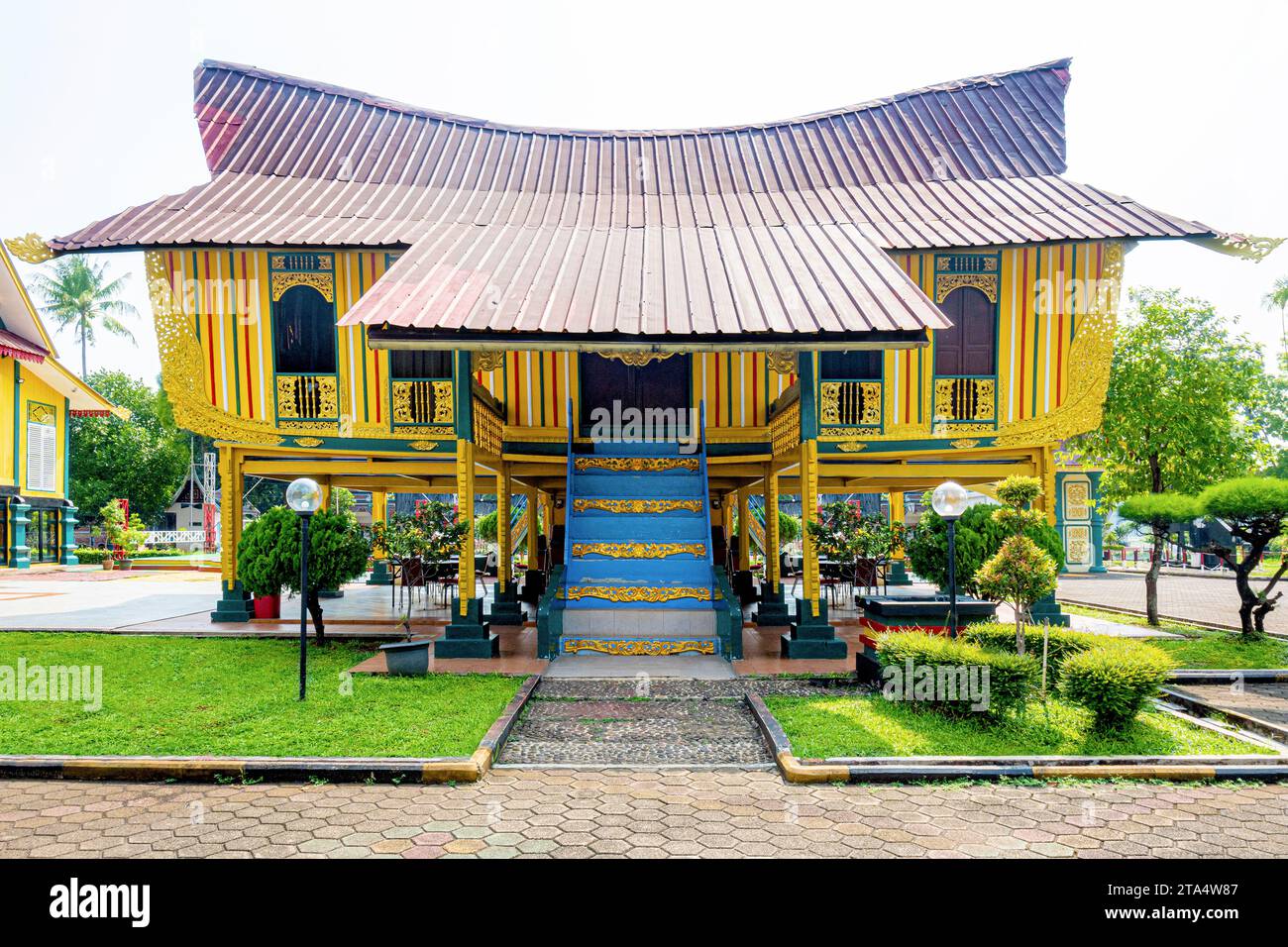 Various traditional houses in Indonesia. Indonesian traditional houses ...