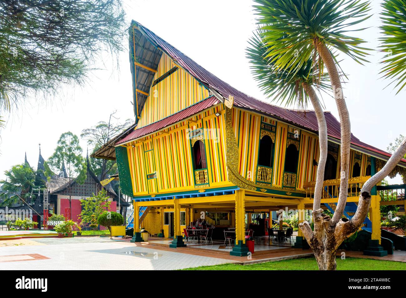 Various traditional houses in Indonesia. Indonesian traditional houses ...