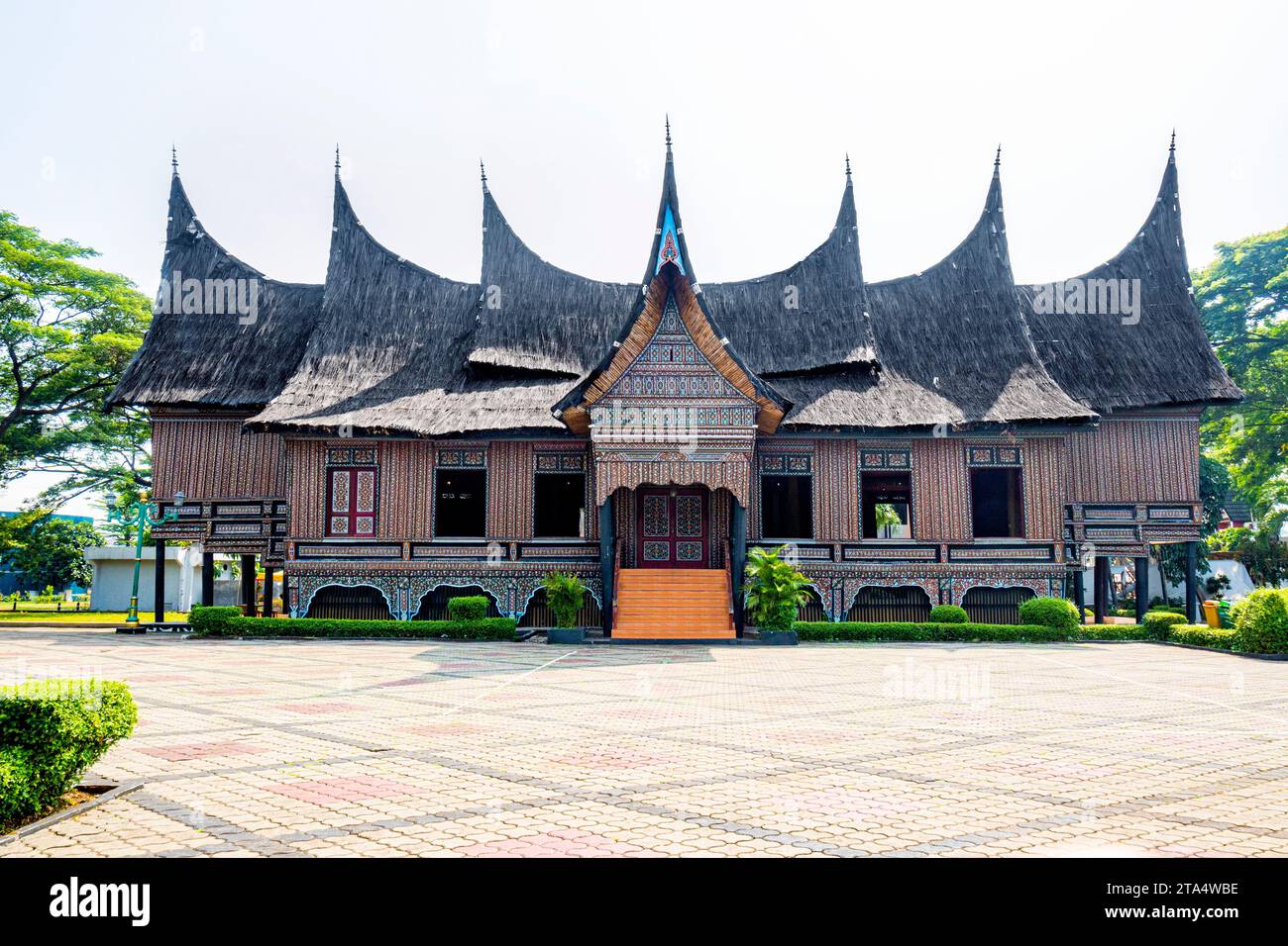 Various traditional houses in Indonesia. Indonesian traditional houses ...