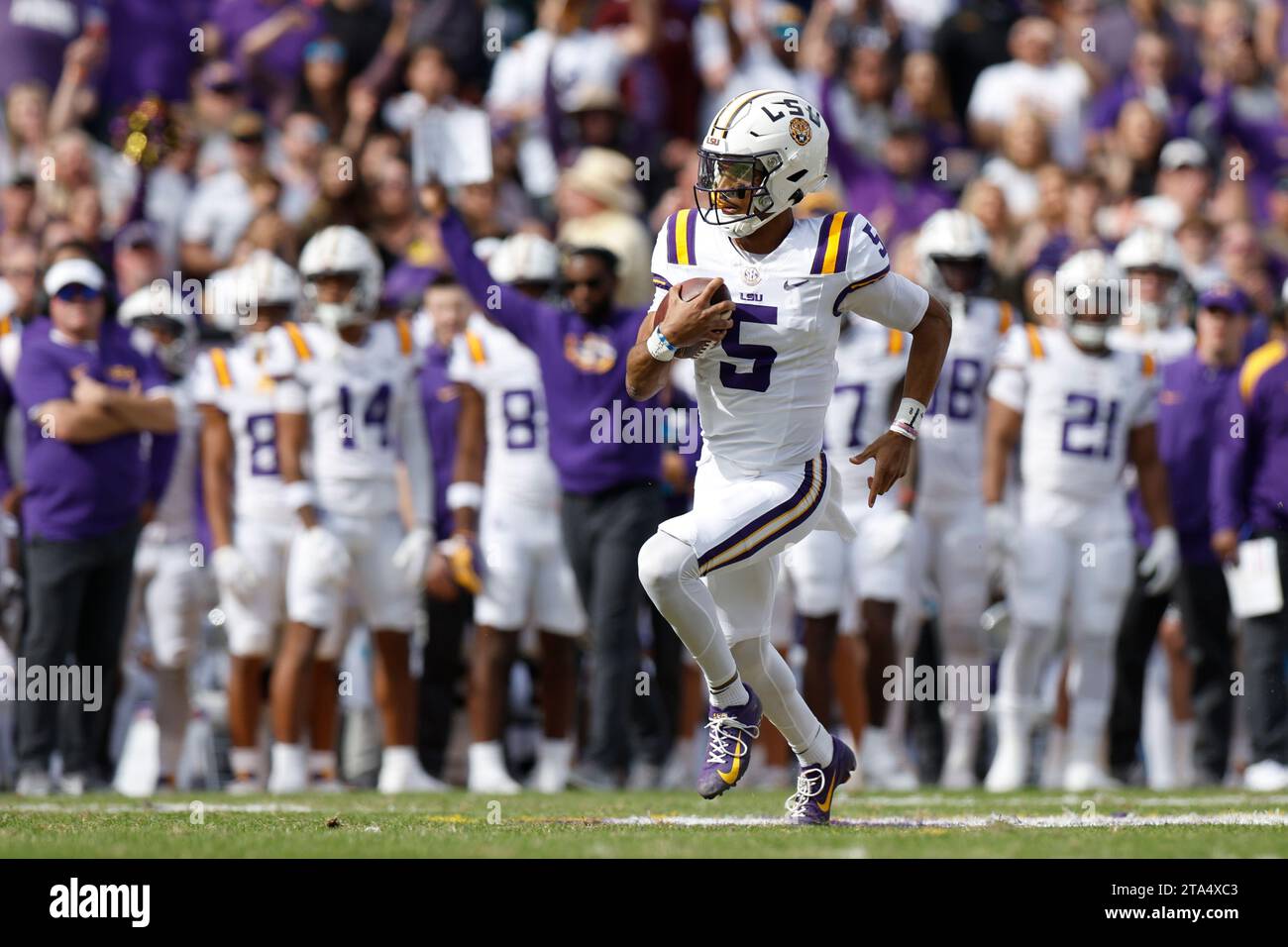 LSU quarterback Jayden Daniels (5) carries the ball on a run during an ...